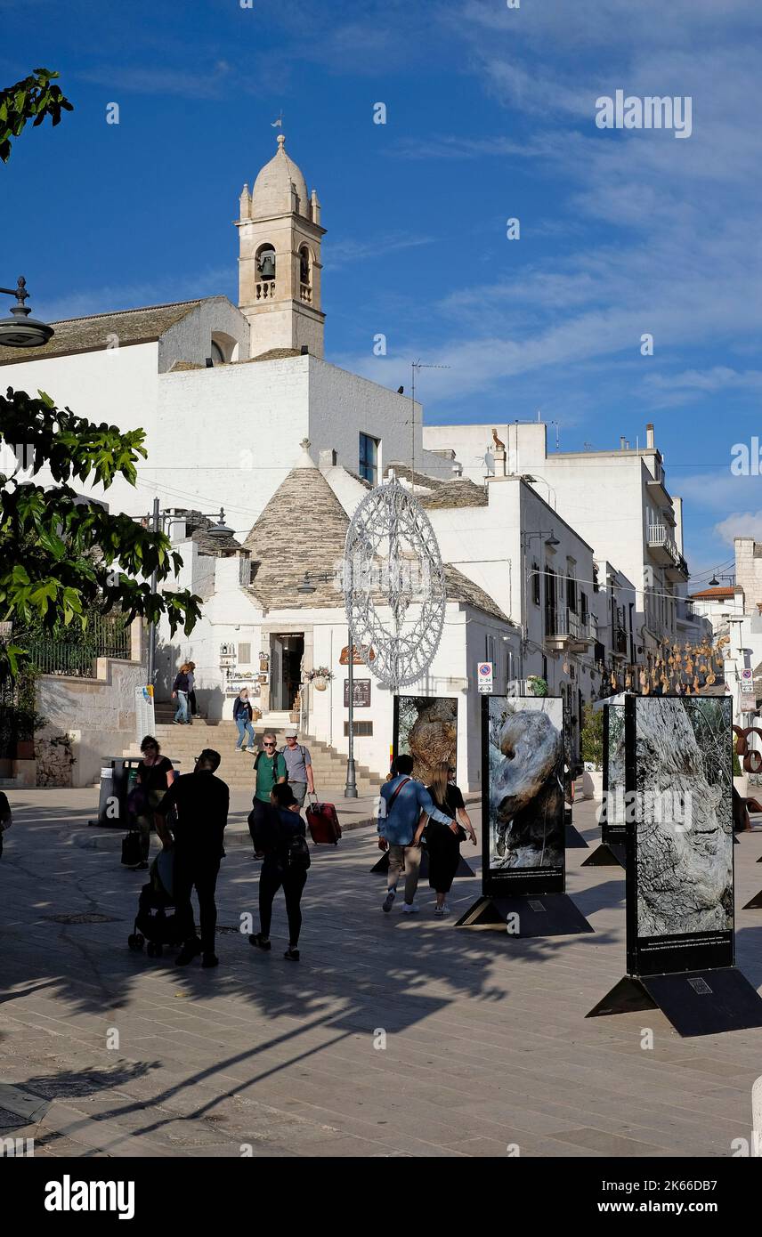 alberobello town centre, puglia, southern italy Stock Photo - Alamy