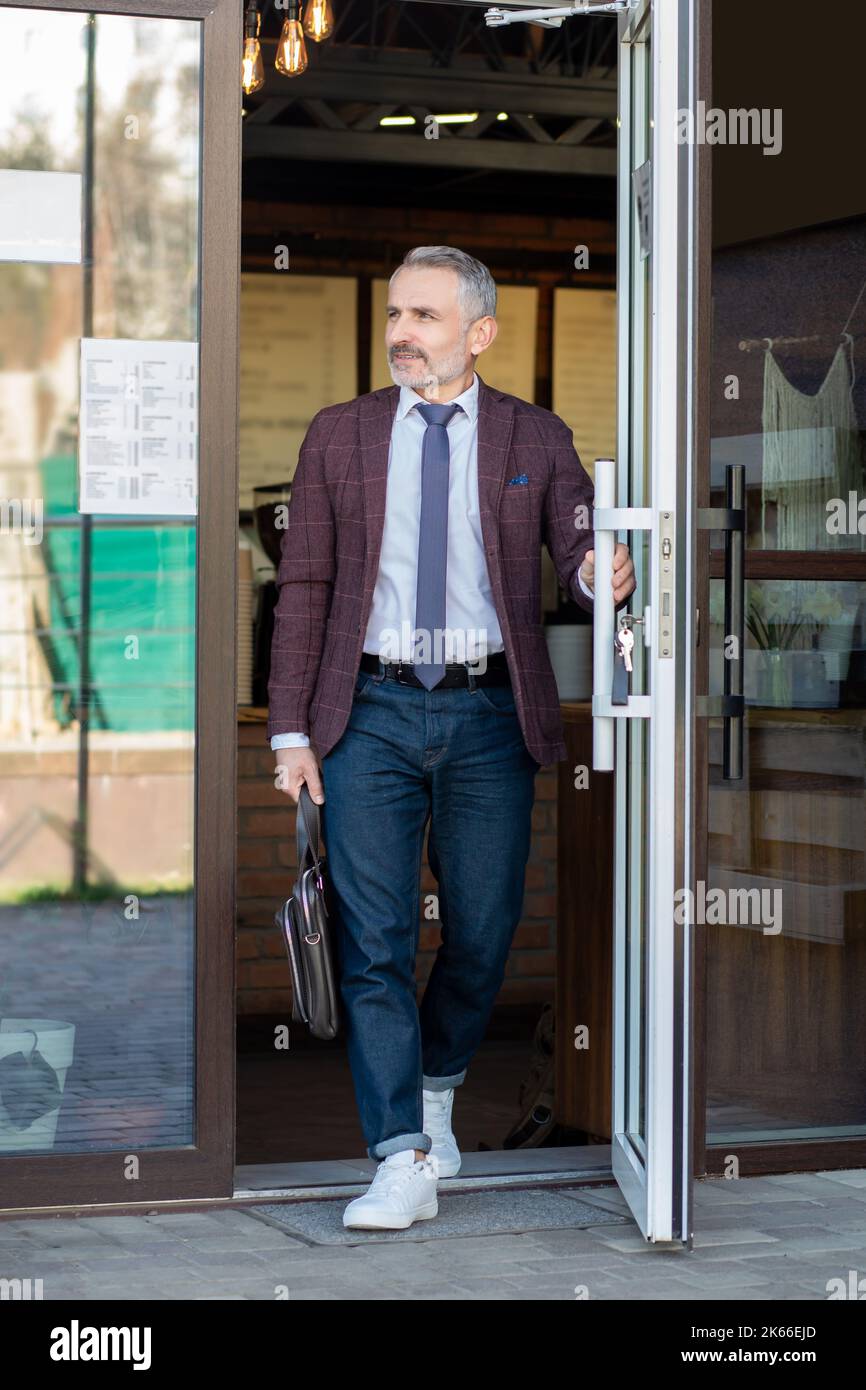 Elegant cafe entrance door hi-res stock photography and images - Alamy