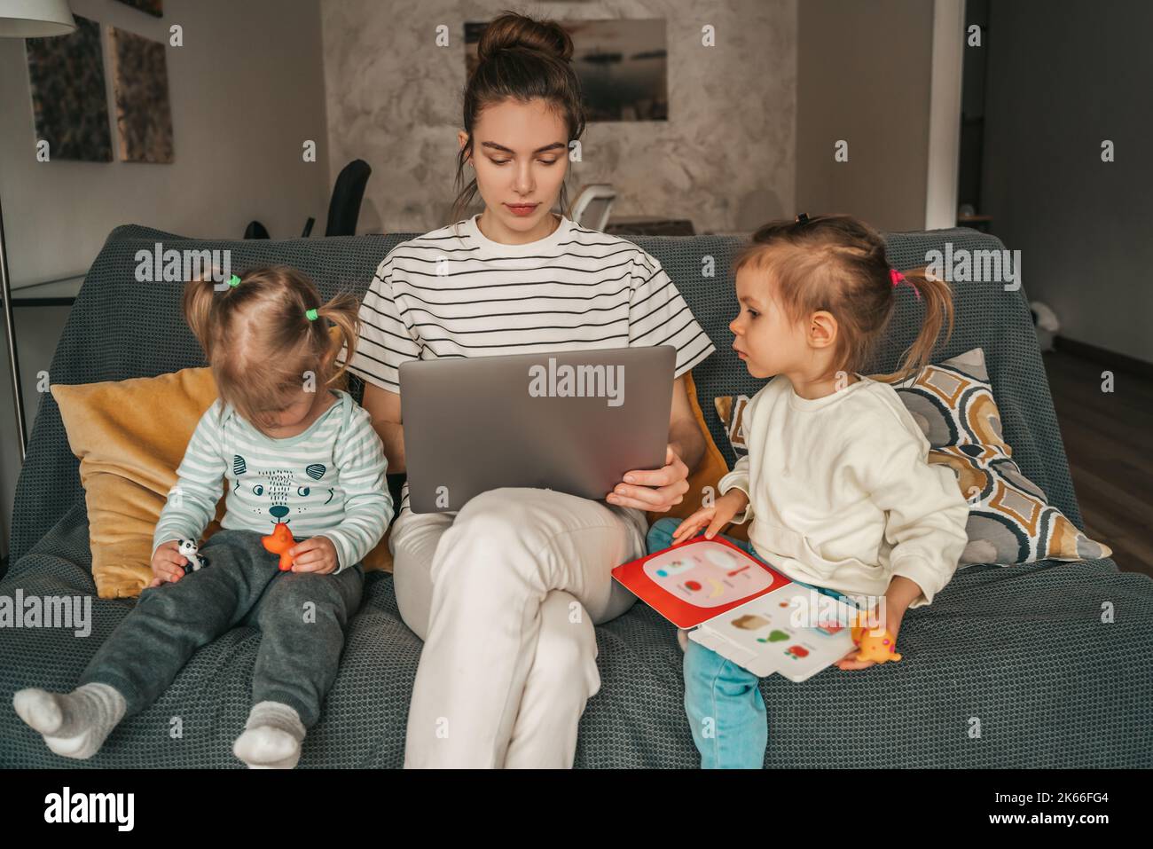 Freelance mom hi-res stock photography and images - Alamy