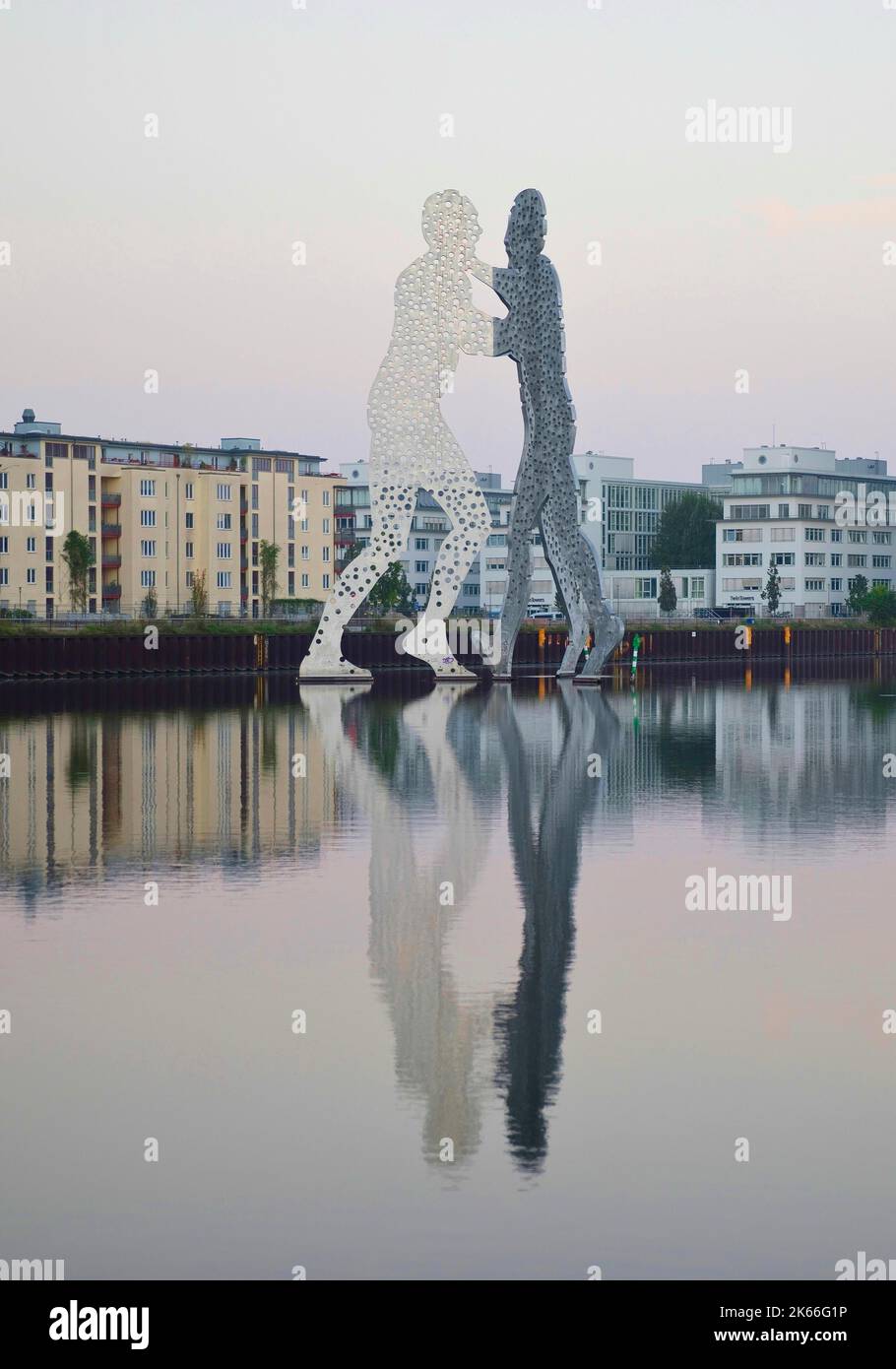 Molecule Man, monumental work of art in the Spree in the morning ...
