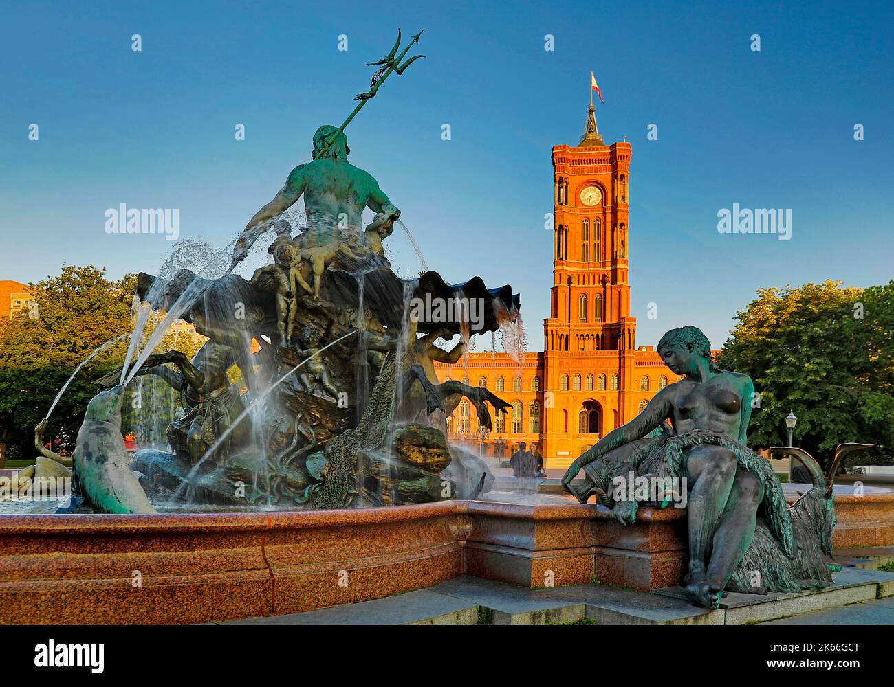 Neptun fountain and Red townhall in Berlin-Mitte in evening light ...