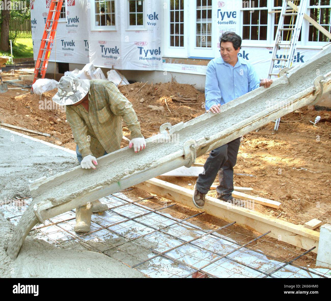 Cement masons hi-res stock photography and images - Alamy