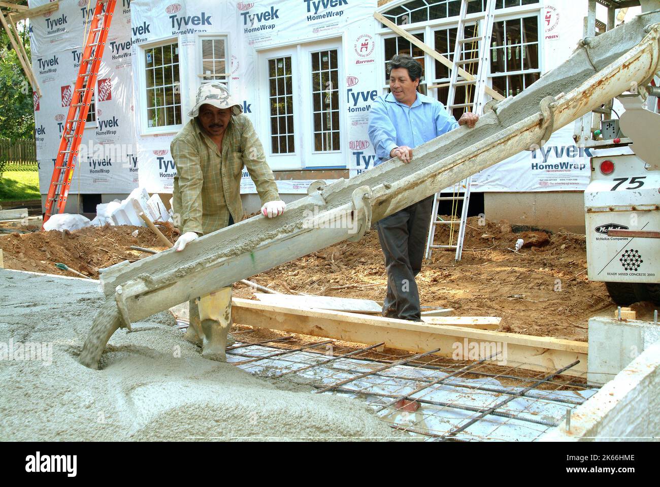 Cement masons hi-res stock photography and images - Alamy