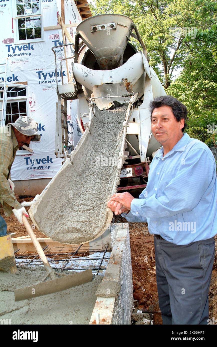 Cement masons hi-res stock photography and images - Alamy