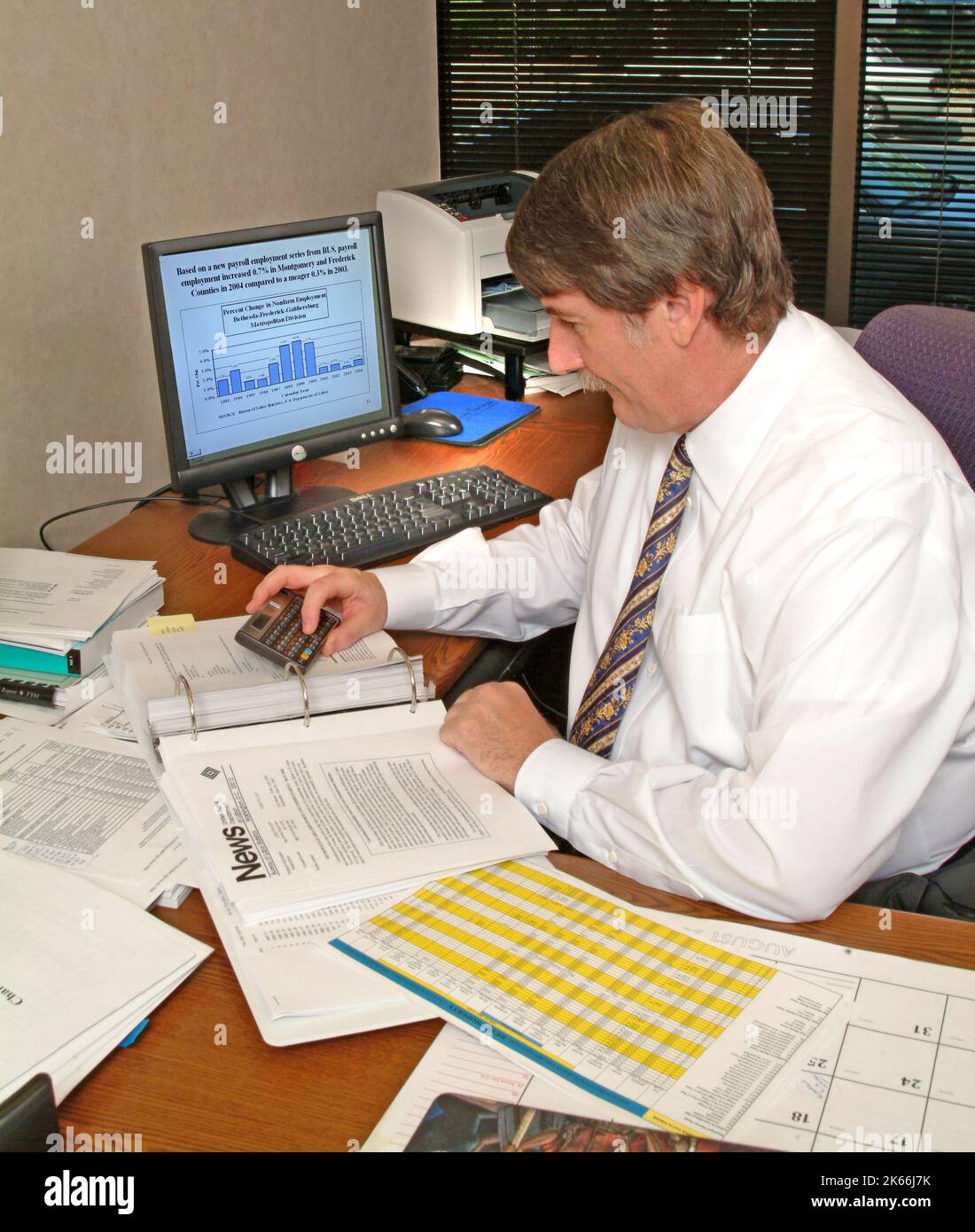 National economist hi-res stock photography and images - Alamy