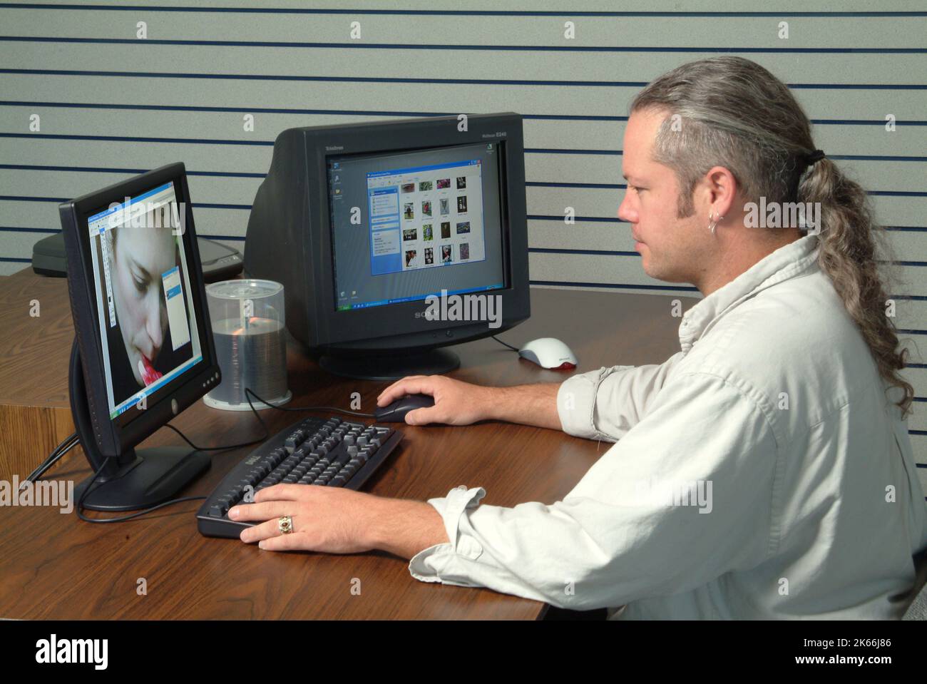 Operational computer hi-res stock photography and images - Alamy