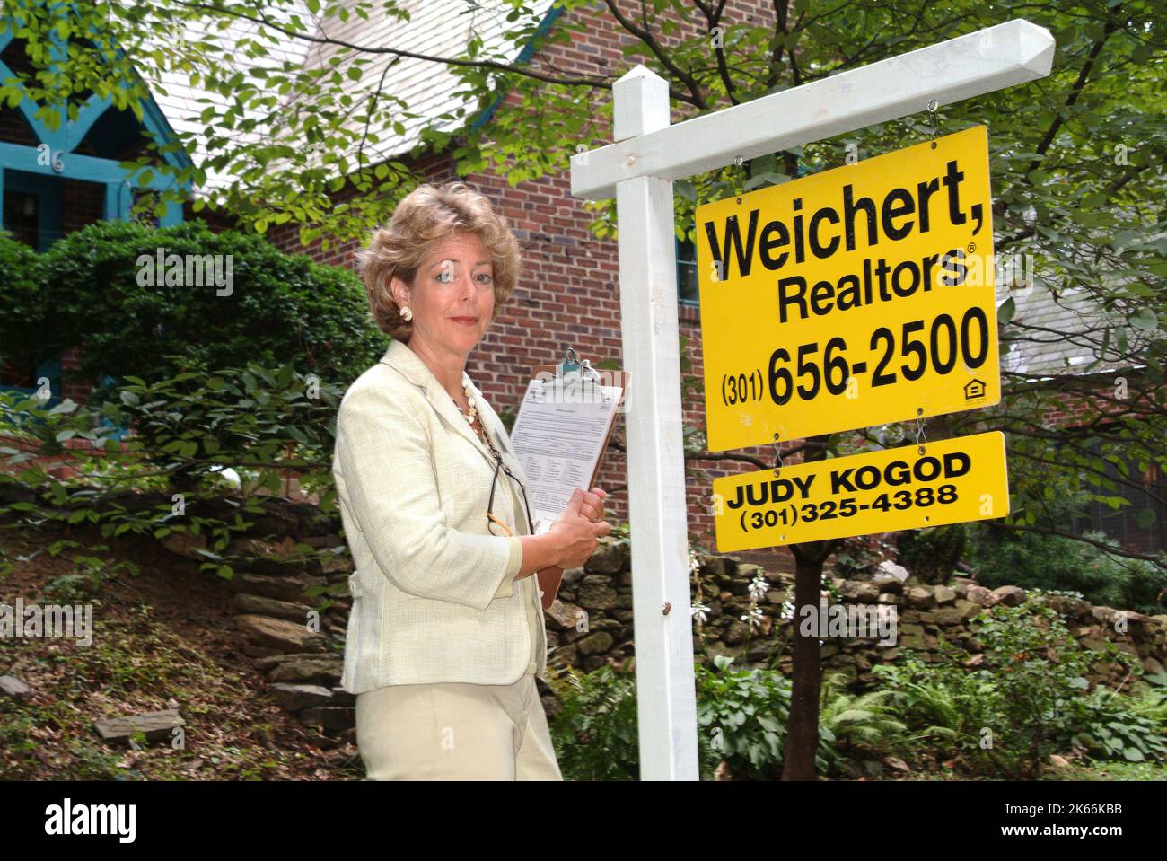 Real Estate Broker and Sales Agent Stock Photo - Alamy