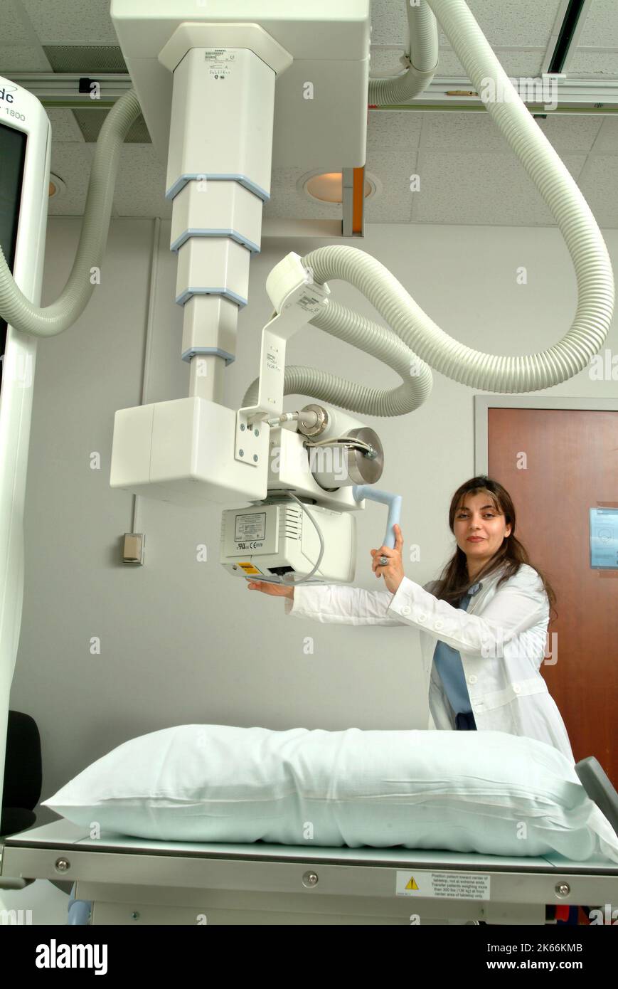 Radiologic technician hi-res stock photography and images - Alamy