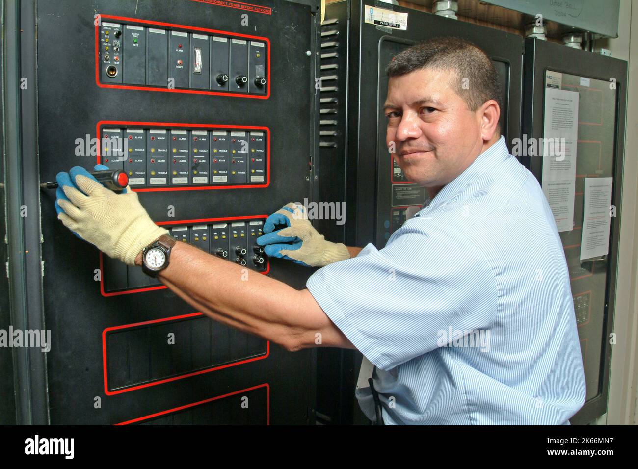 Public service workers repairs hi-res stock photography and images - Alamy