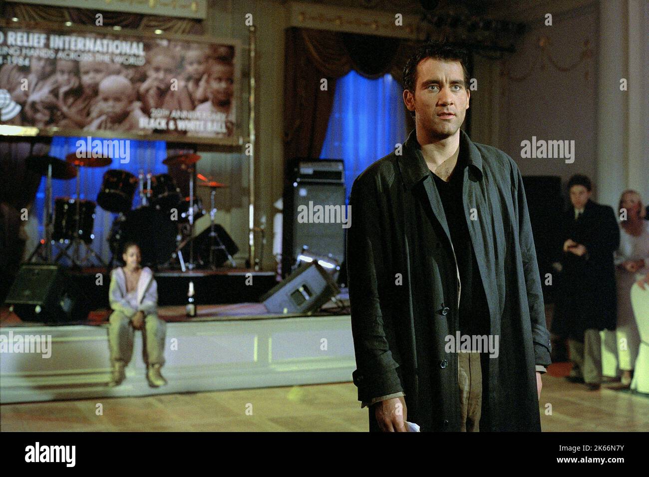 CLIVE OWEN, BEYOND BORDERS, 2003 Stock Photo - Alamy