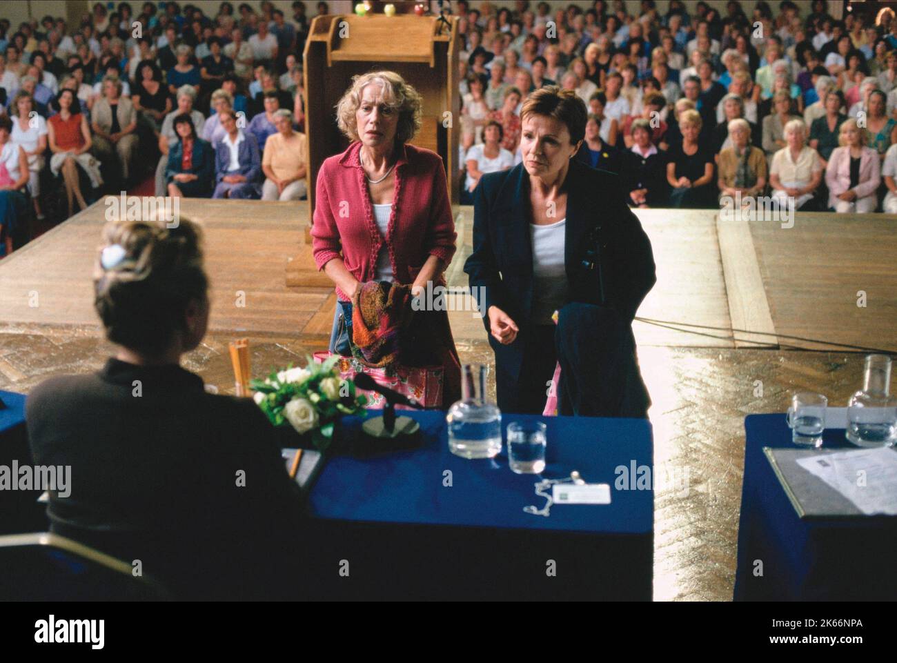 Helen mirren calendar girls hi-res stock photography and images - Alamy