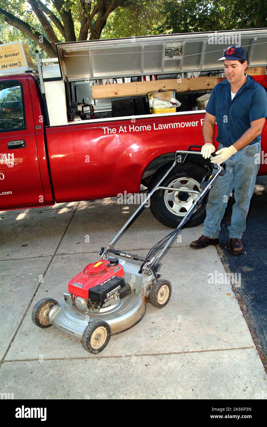 Gas engine repair techniques hi-res stock photography and images - Alamy