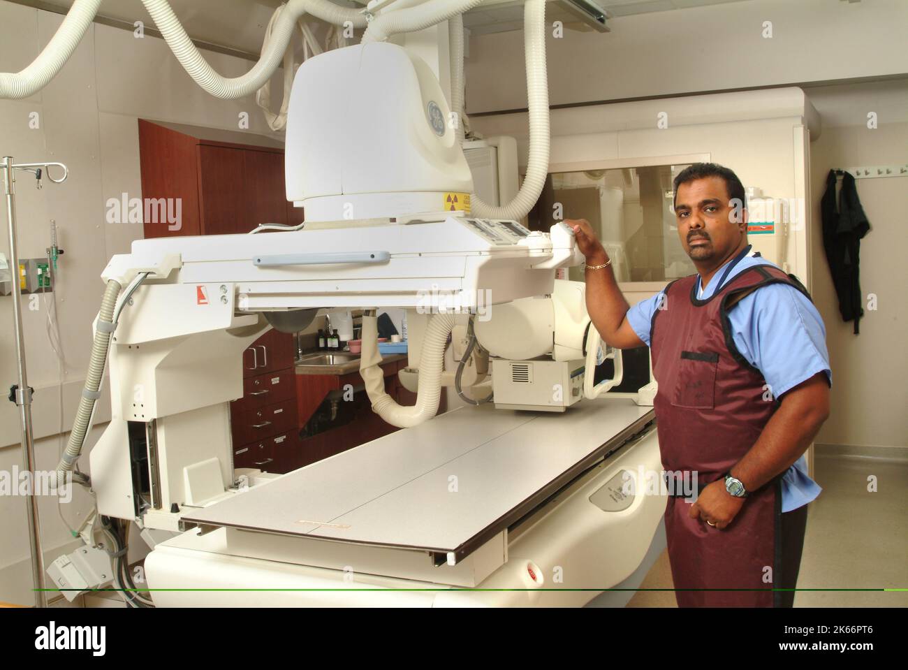 Radiation therapist hi-res stock photography and images - Alamy