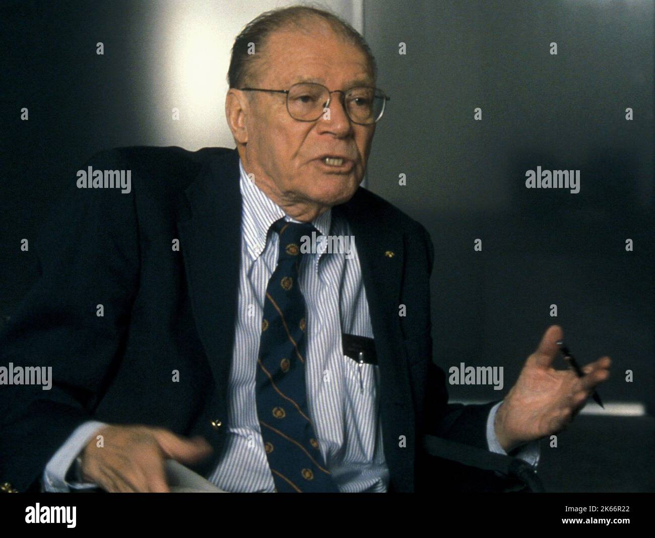 ROBERT MCNAMARA, FOG OF WAR: THE ELEVEN LESSONS FROM THE LIFE OF ROBERT ...