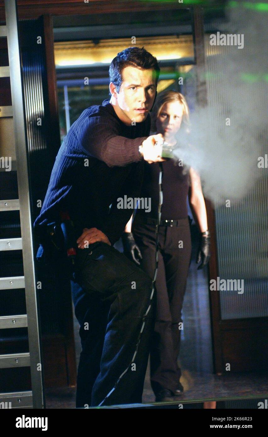 RYAN REYNOLDS, KRISTIN BOOTH, FOOLPROOF, 2003 Stock Photo - Alamy