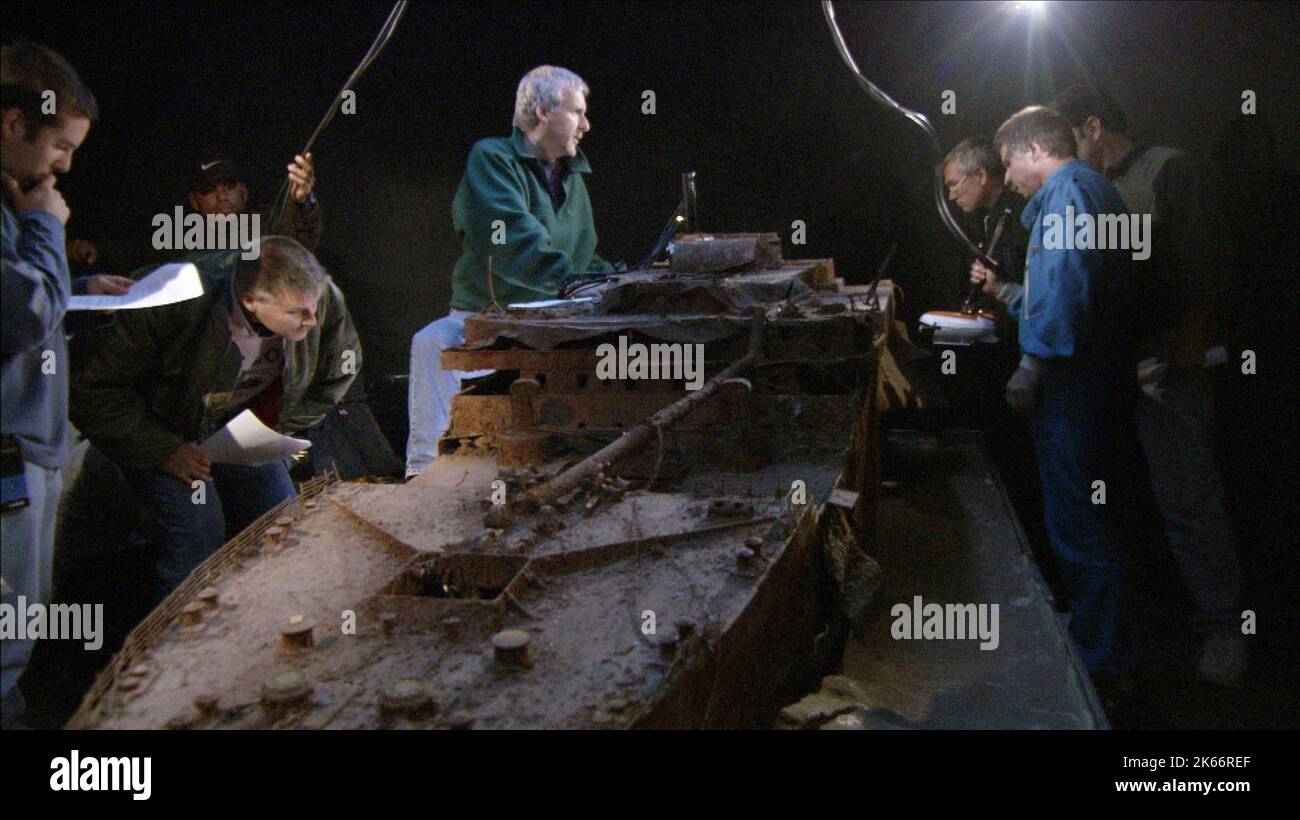 JAMES CAMERON, GHOSTS OF THE ABYSS, 2003 Stock Photo - Alamy