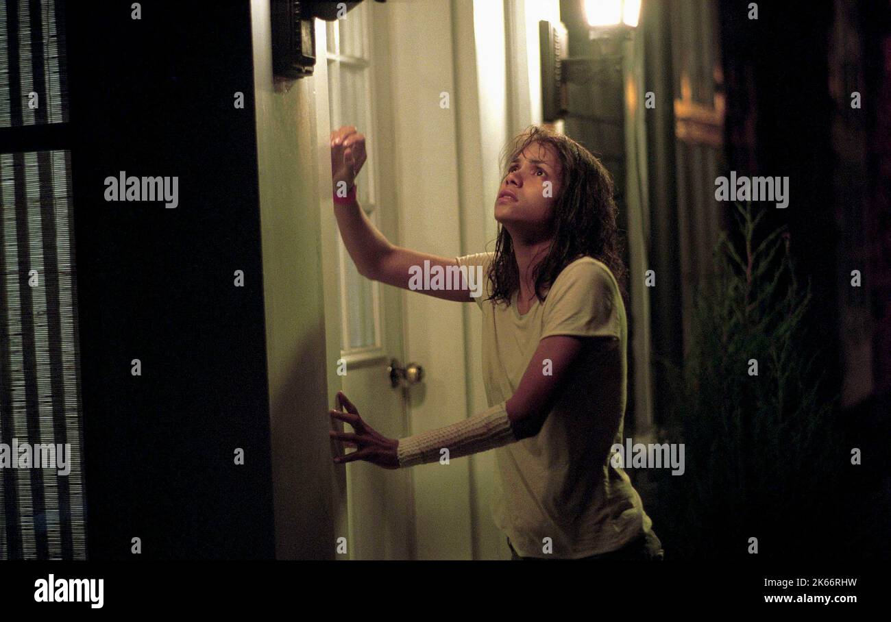 HALLE BERRY, GOTHIKA, 2003 Stock Photo - Alamy