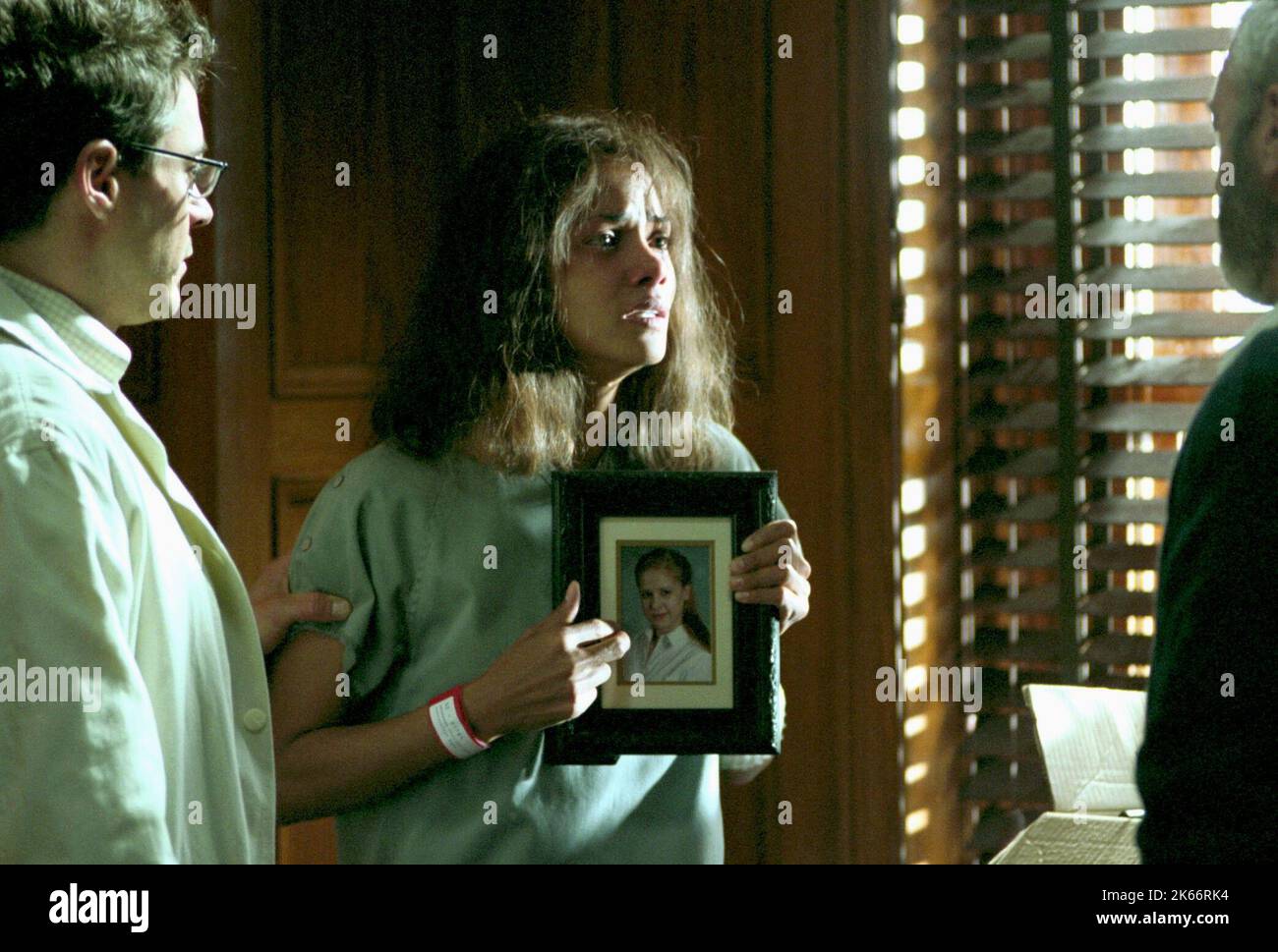 ROBERT DOWNEY JNR, HALLE BERRY, GOTHIKA, 2003 Stock Photo - Alamy