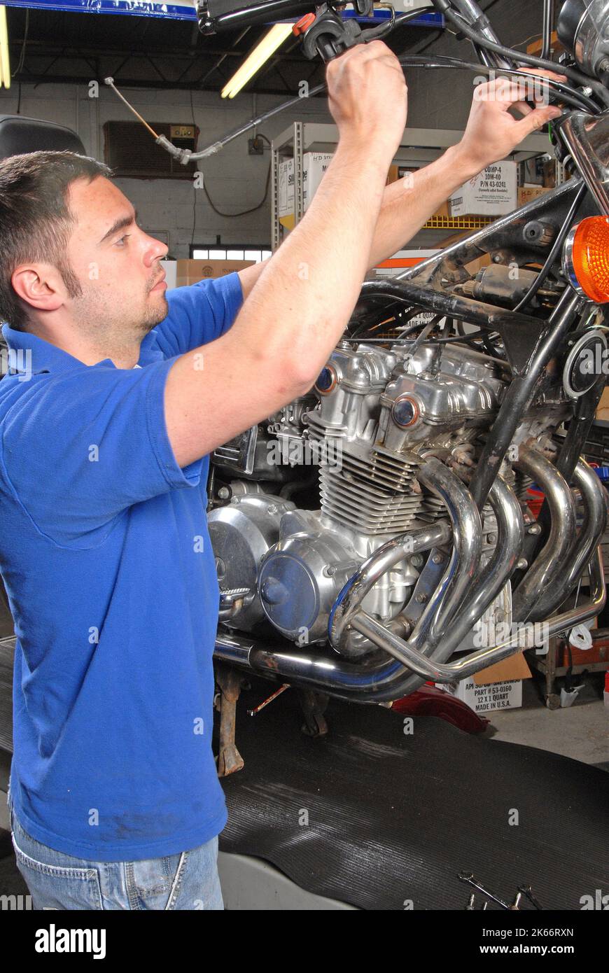 Engine repair methods hi-res stock photography and images - Alamy