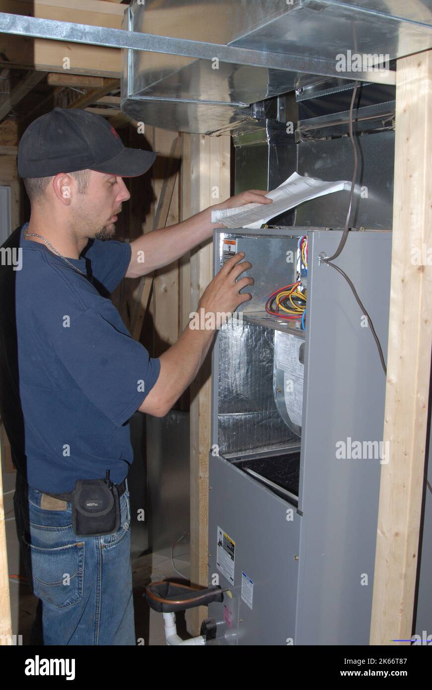 Heating/ Air Conditioning Installer Stock Photo - Alamy