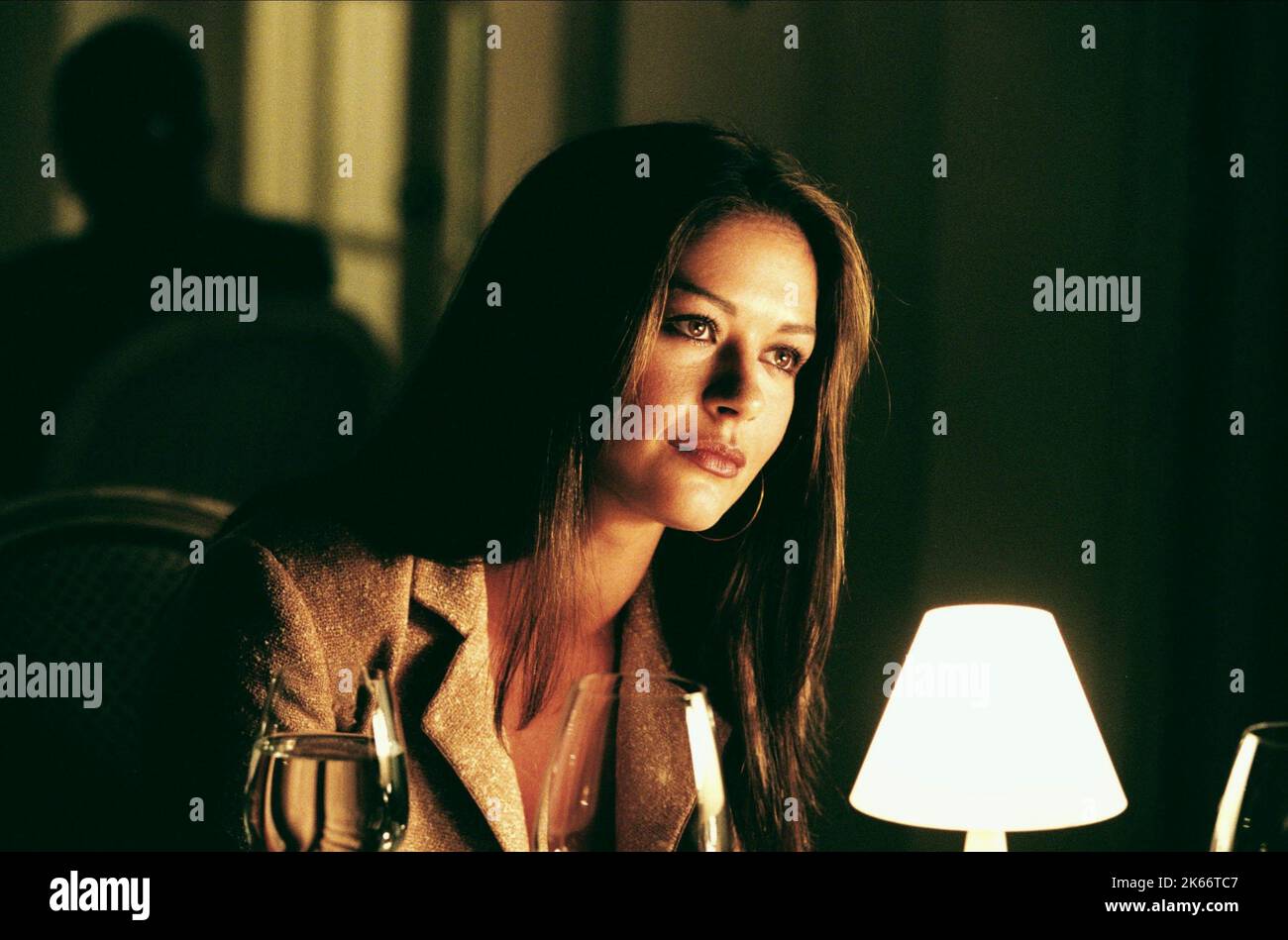 CATHERINE ZETA JONES, INTOLERABLE CRUELTY, 2003 Stock Photo - Alamy