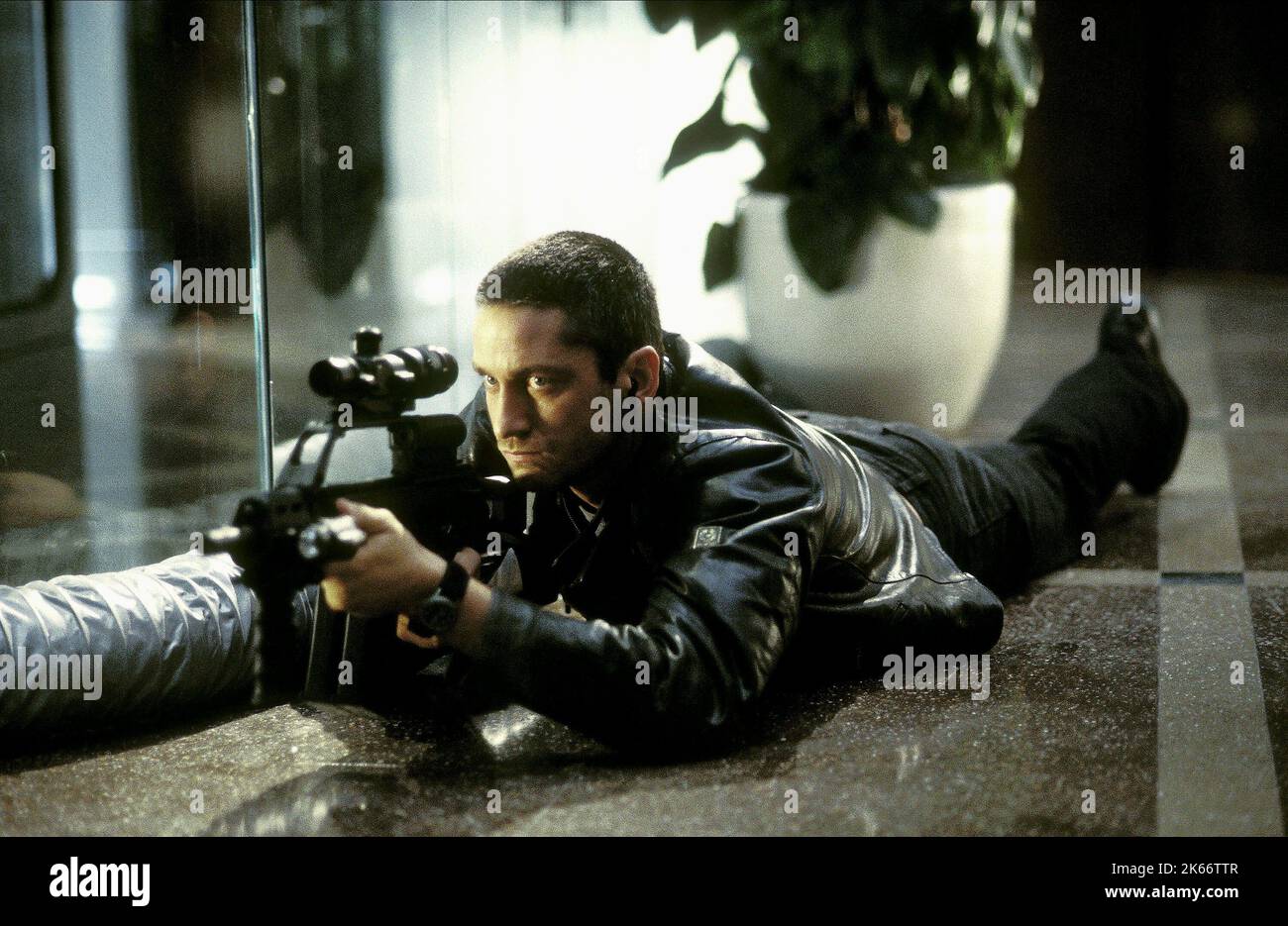 Gerard butler lara croft tomb raider hi-res stock photography and ...