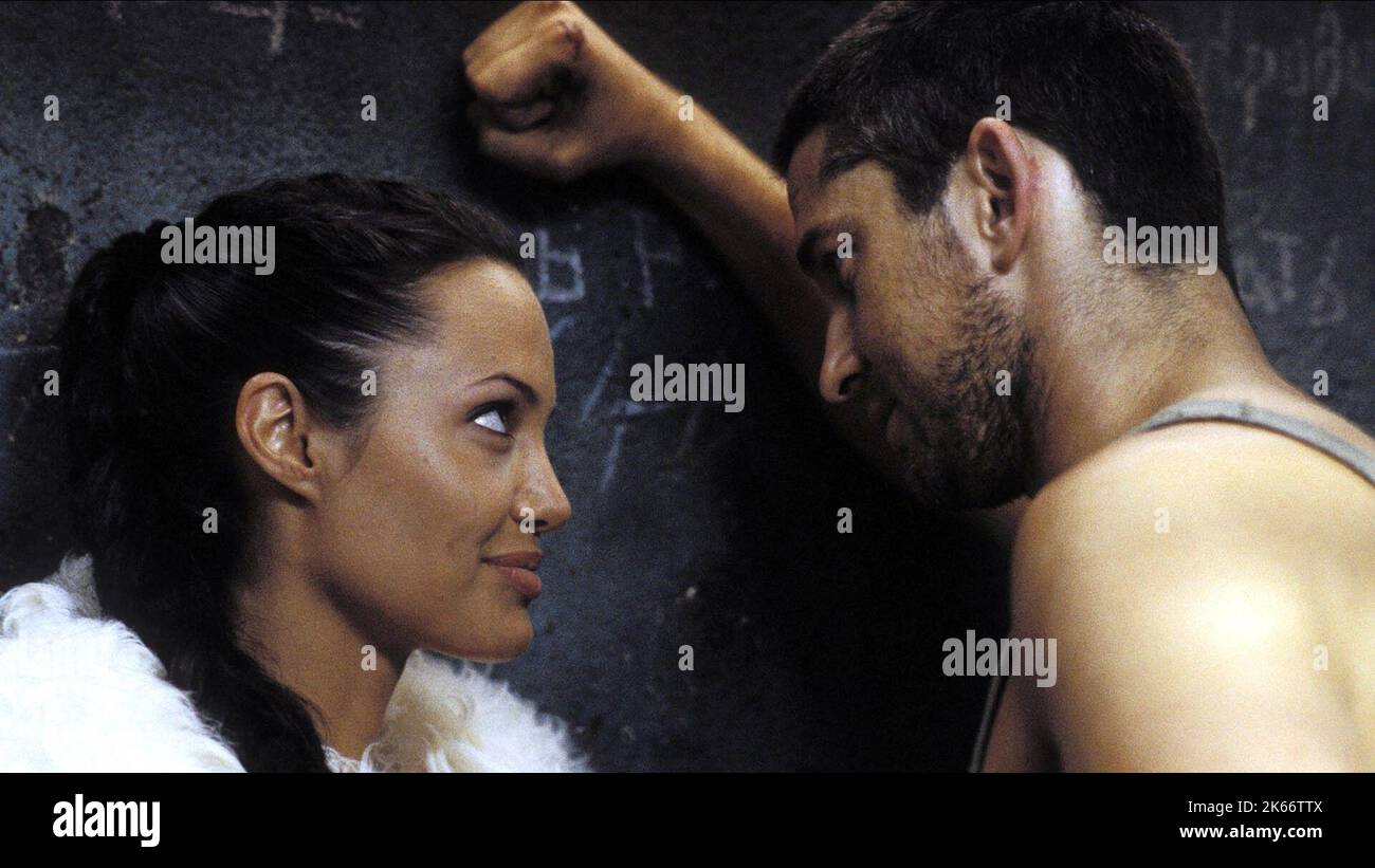 Gerard butler lara croft tomb raider hi-res stock photography and ...