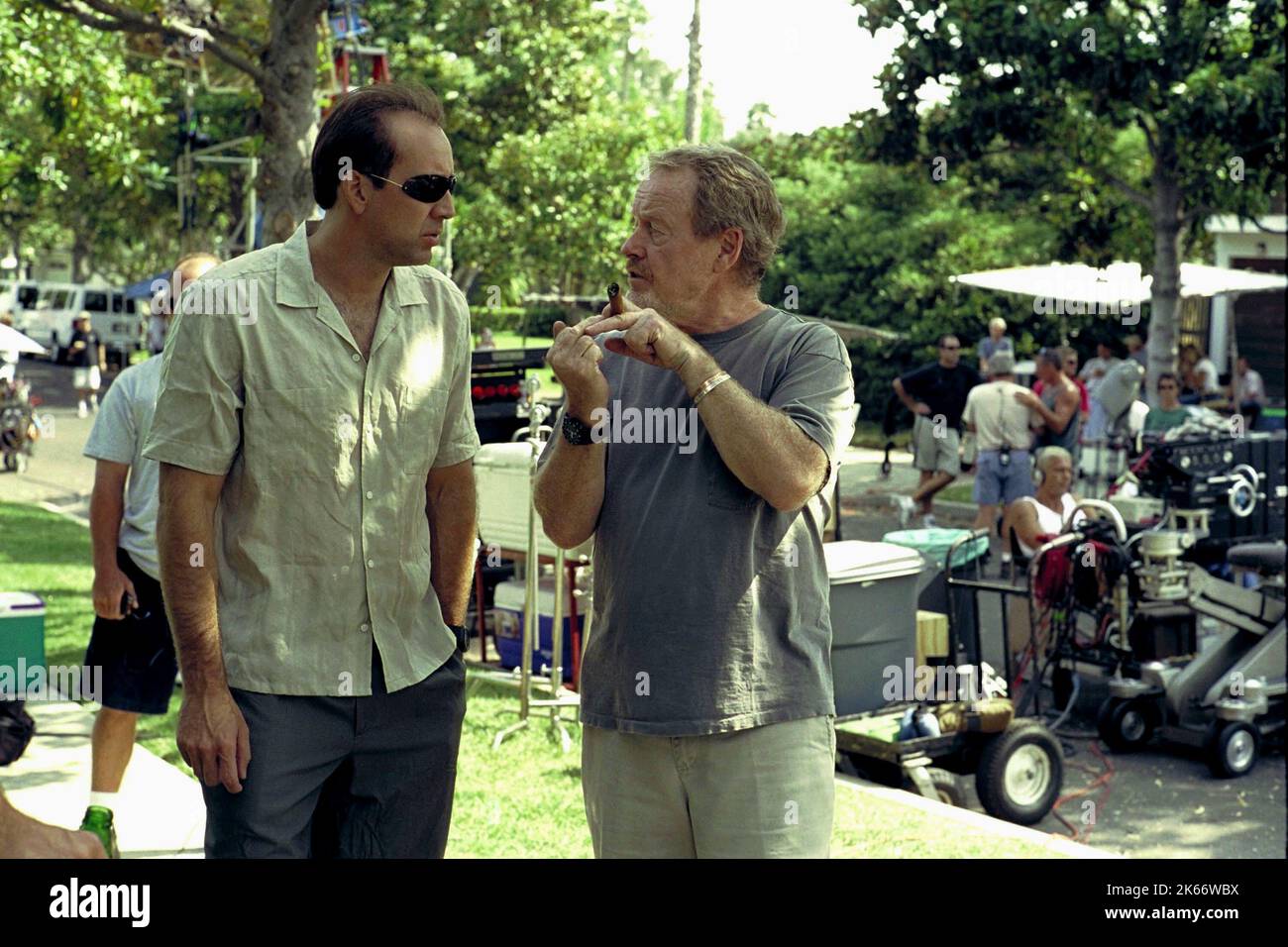NICOLAS CAGE, RIDLEY SCOTT, MATCHSTICK MEN, 2003 Stock Photo - Alamy