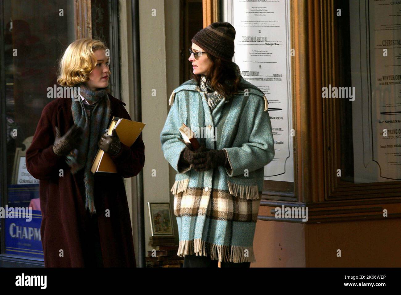 Julia roberts julia stiles mona lisa smile 2003 hi-res stock ...