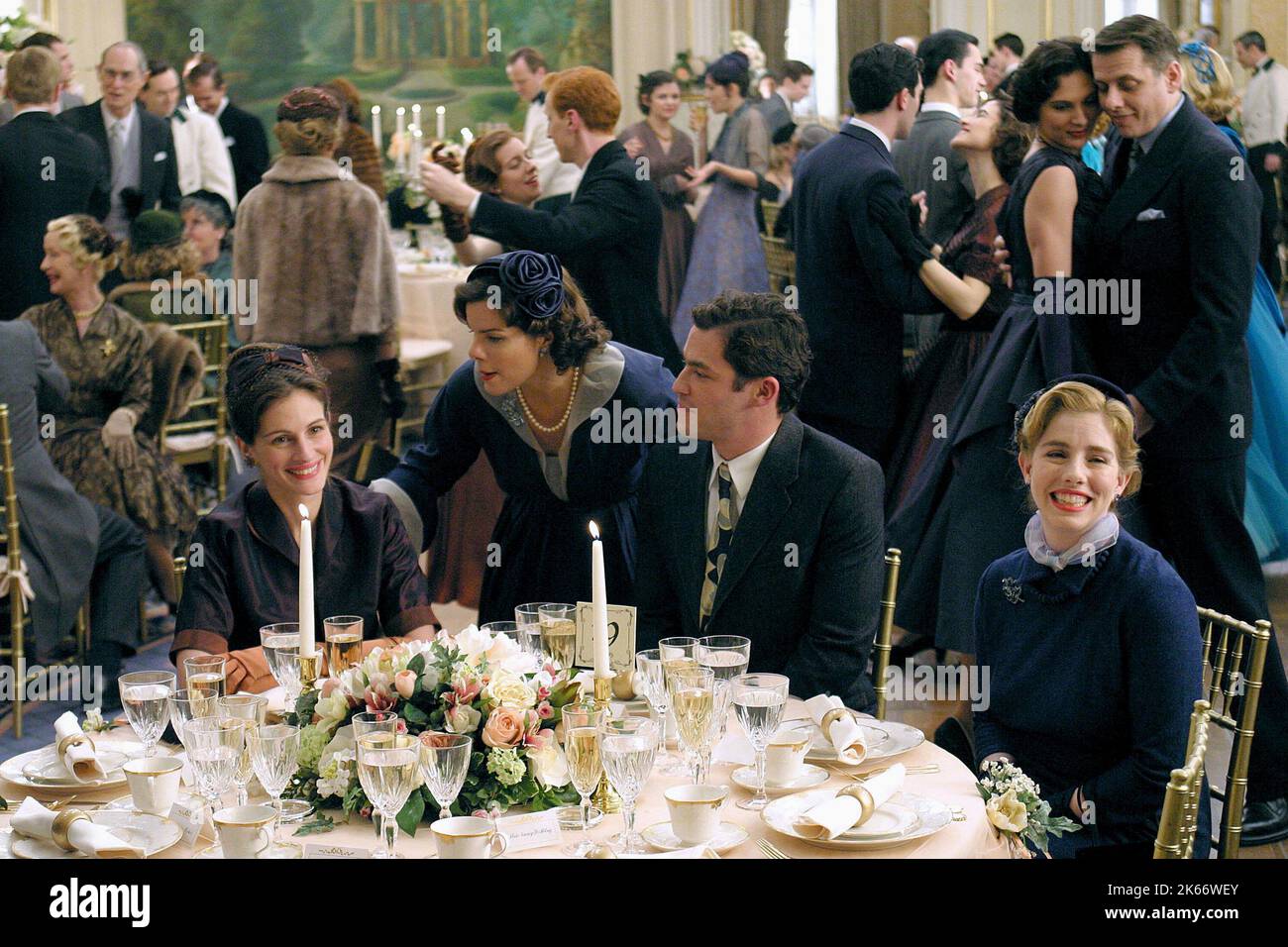 JULIA ROBERTS, MARCIA GAY HARDEN, DOMINIC WEST, MONA LISA SMILE, 2003 ...
