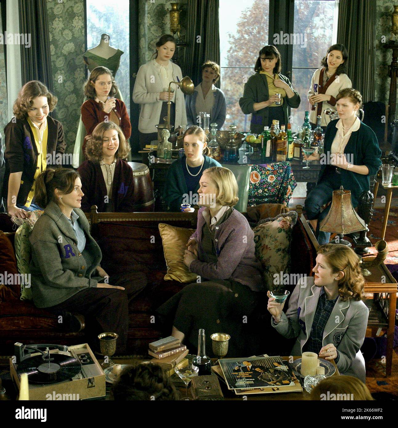 MAGGIE GYLLENHAAL, JULIA ROBERTS, KIRSTEN DUNST, GINNIFER GOODWIN ...