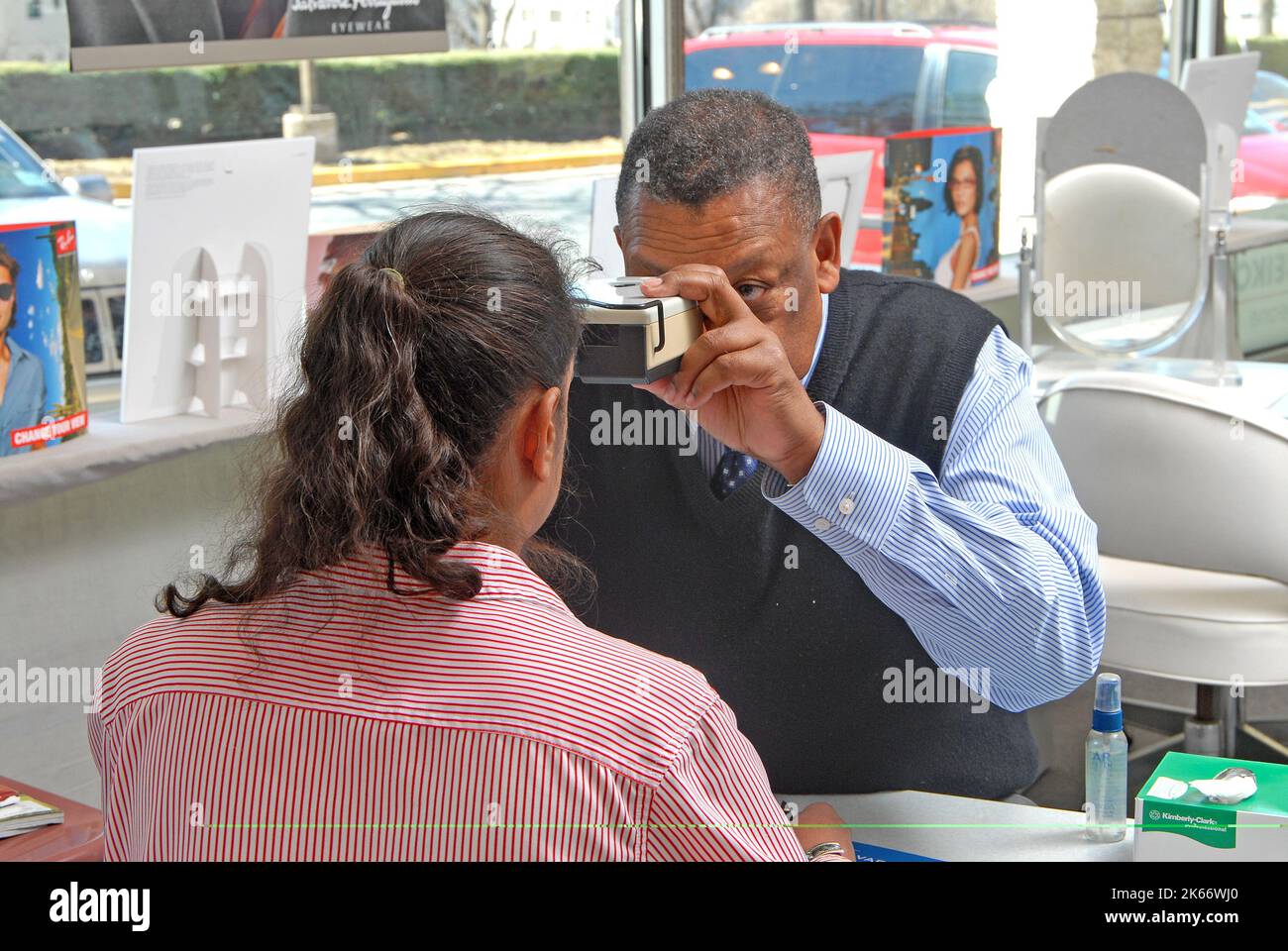 Dispensing optician hi-res stock photography and images - Alamy