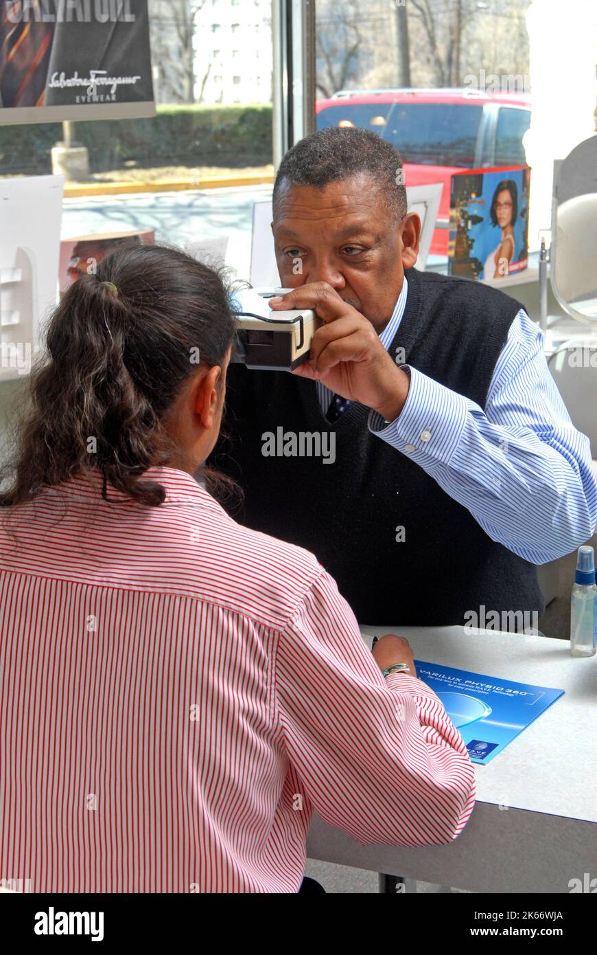 Dispensing optician hi-res stock photography and images - Alamy