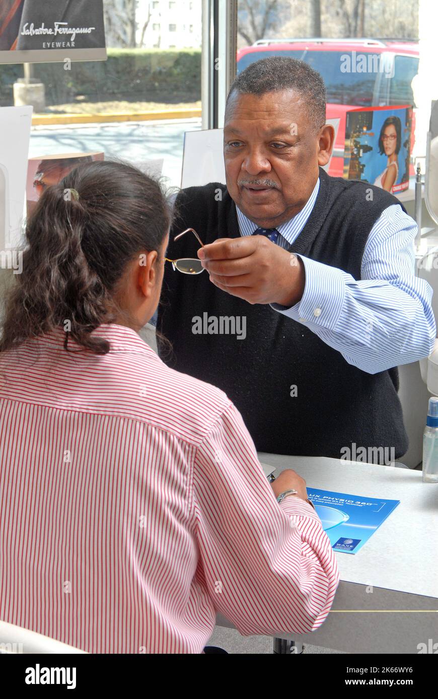 Dispensing optician hi-res stock photography and images - Alamy