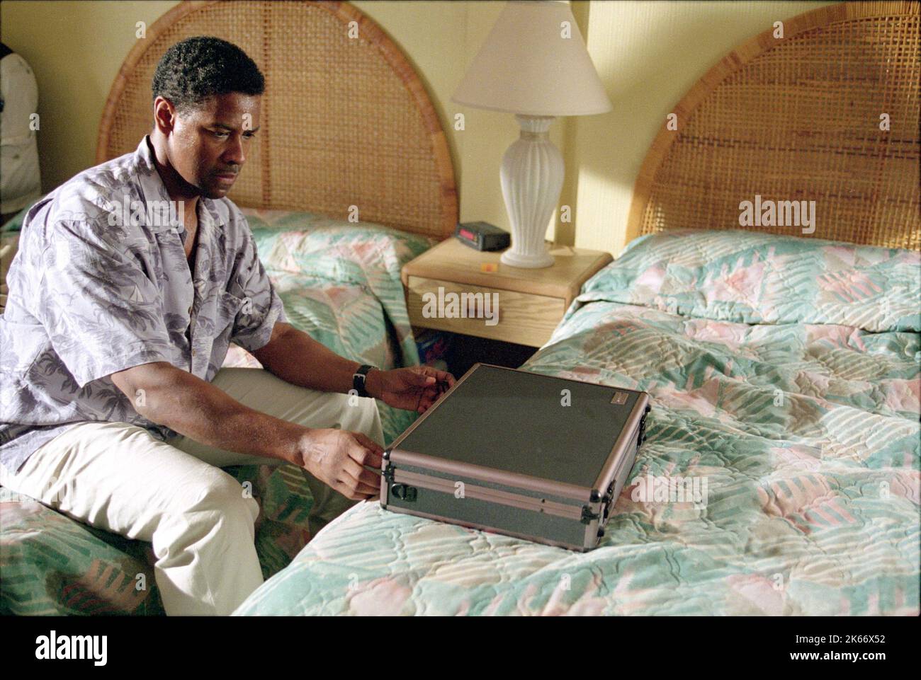 DENZEL WASHINGTON, OUT OF TIME, 2003 Stock Photo - Alamy