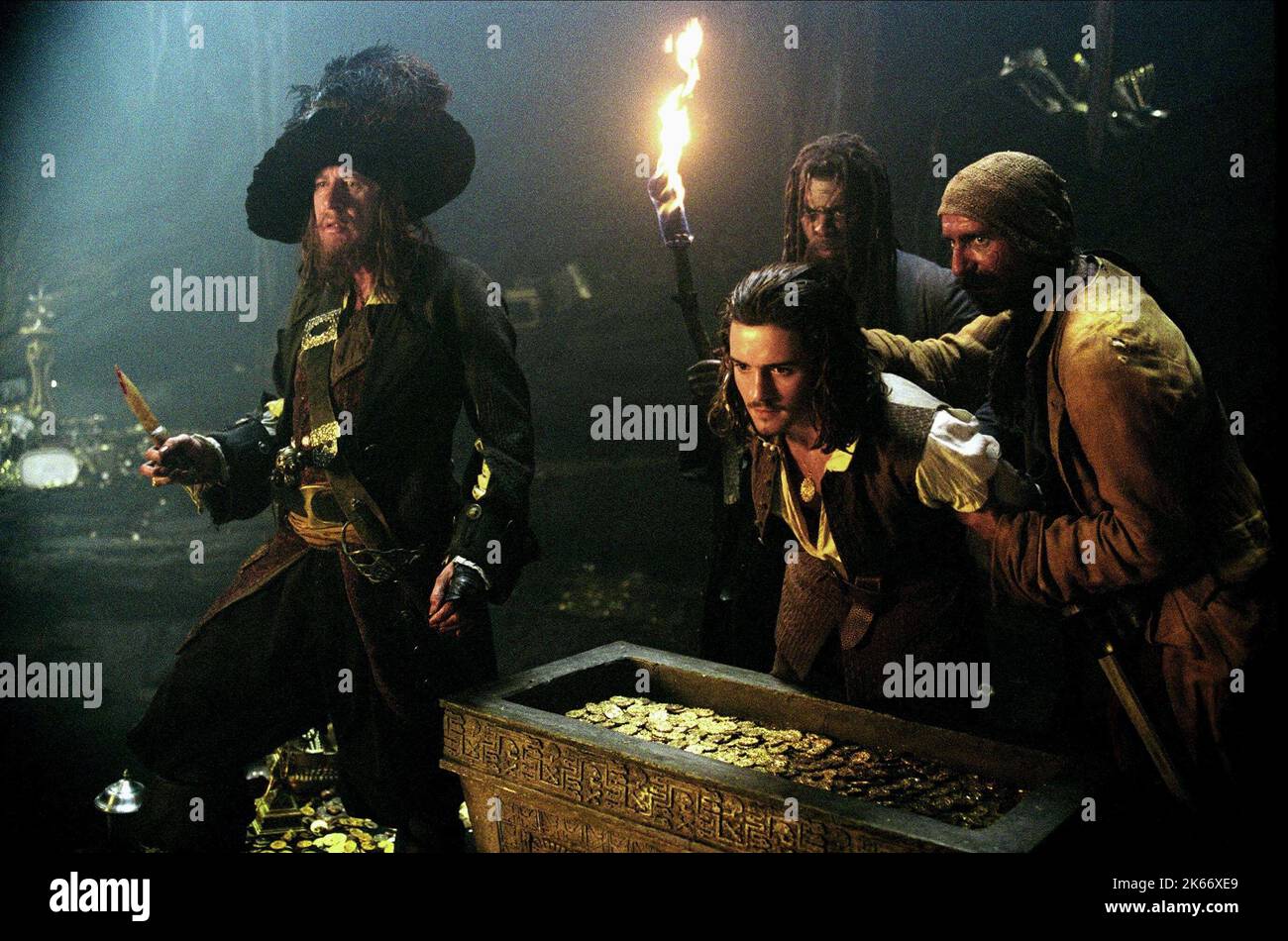 GEOFFREY RUSH, ORLANDO BLOOM, PIRATES OF THE CARIBBEAN: THE CURSE OF ...