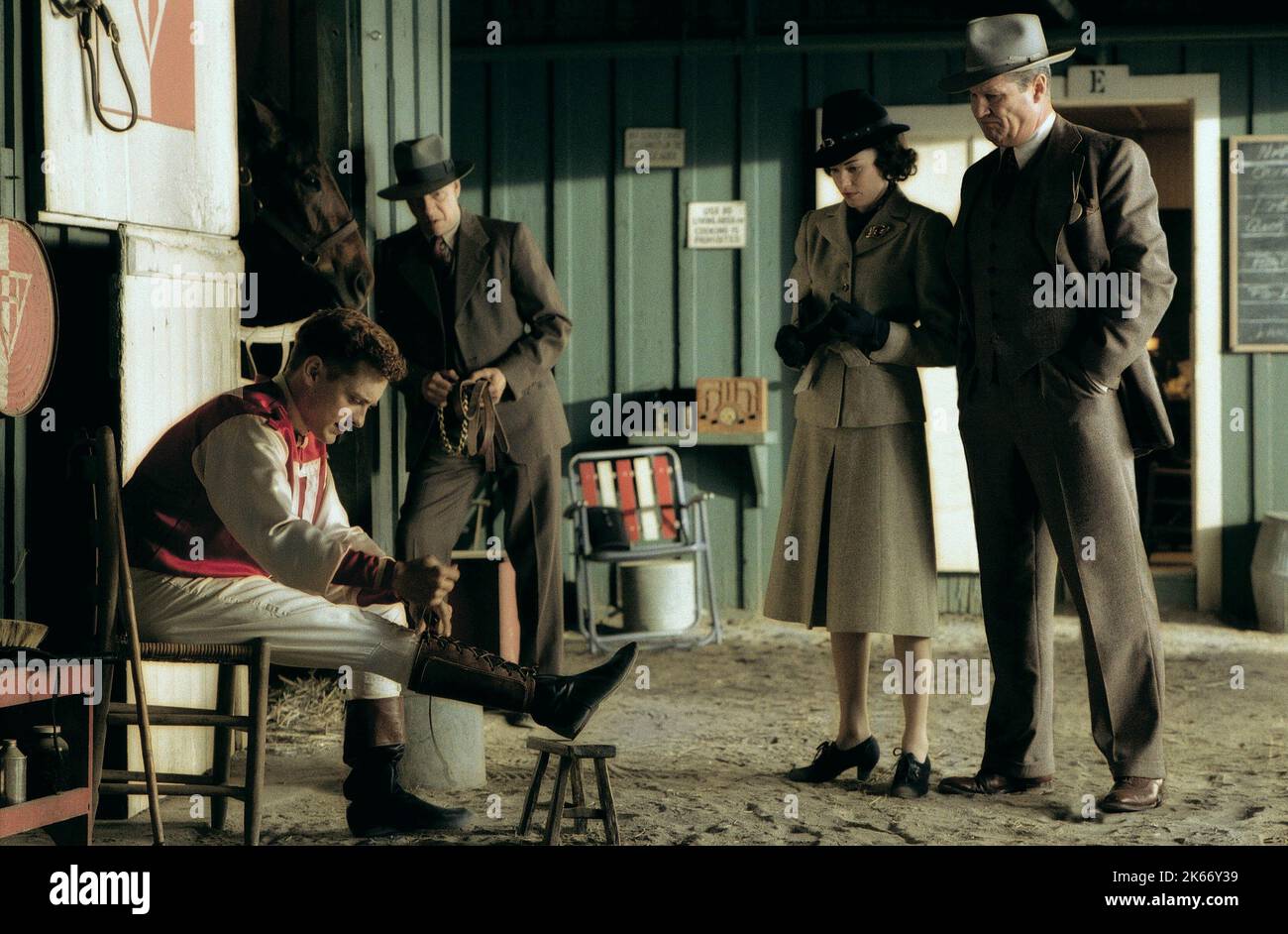 Elizabeth banks jeff bridges seabiscuit hi-res stock photography and ...