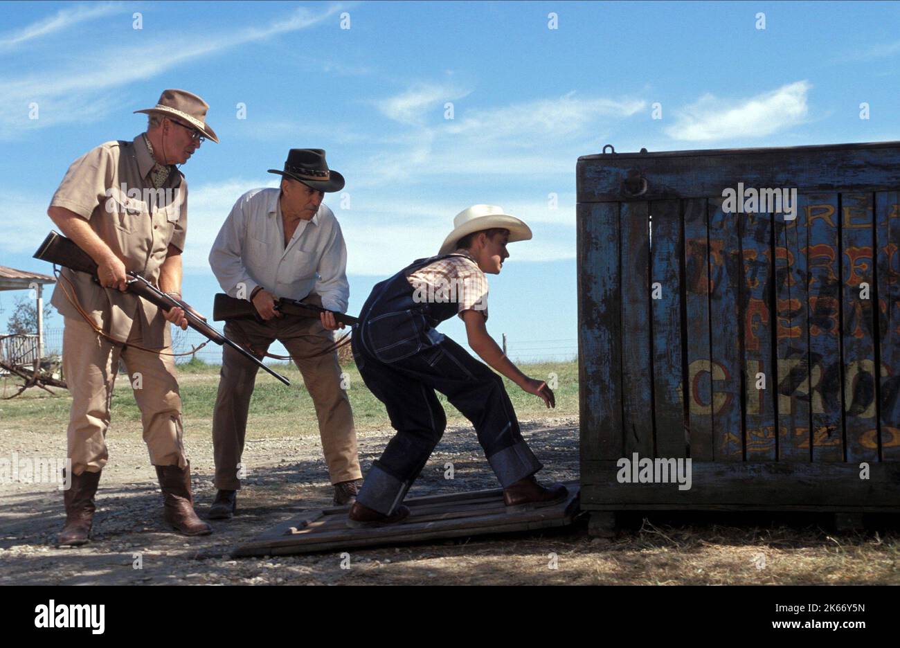 MICHAEL CAINE, ROBERT DUVALL, HALEY JOEL OSMENT, SECONDHAND LIONS, 2003 ...
