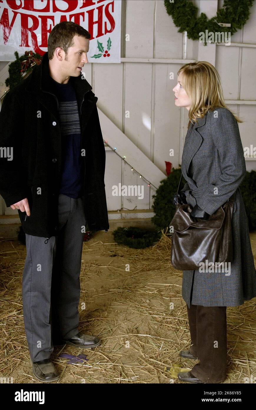 JOSH RANDALL, JENNIE GARTH, SECRET SANTA, 2003 Stock Photo - Alamy