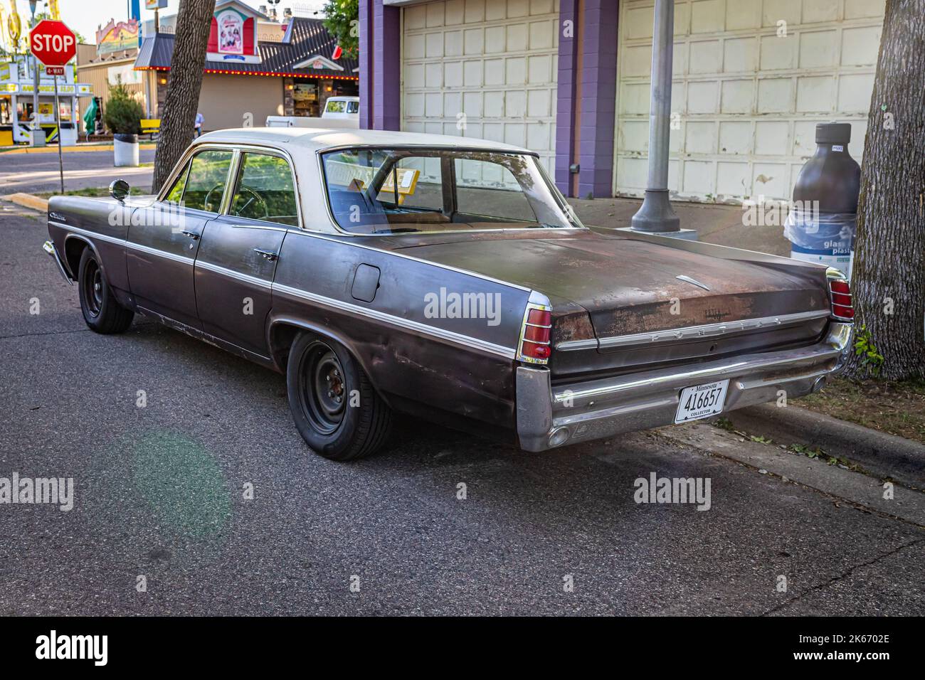 Old rusty pontiac hi-res stock photography and images - Alamy