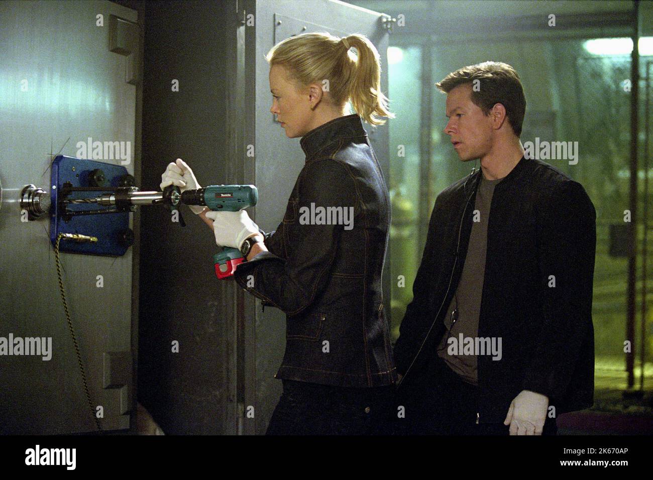 THERON,WAHLBERG, THE ITALIAN JOB, 2003 Stock Photo - Alamy