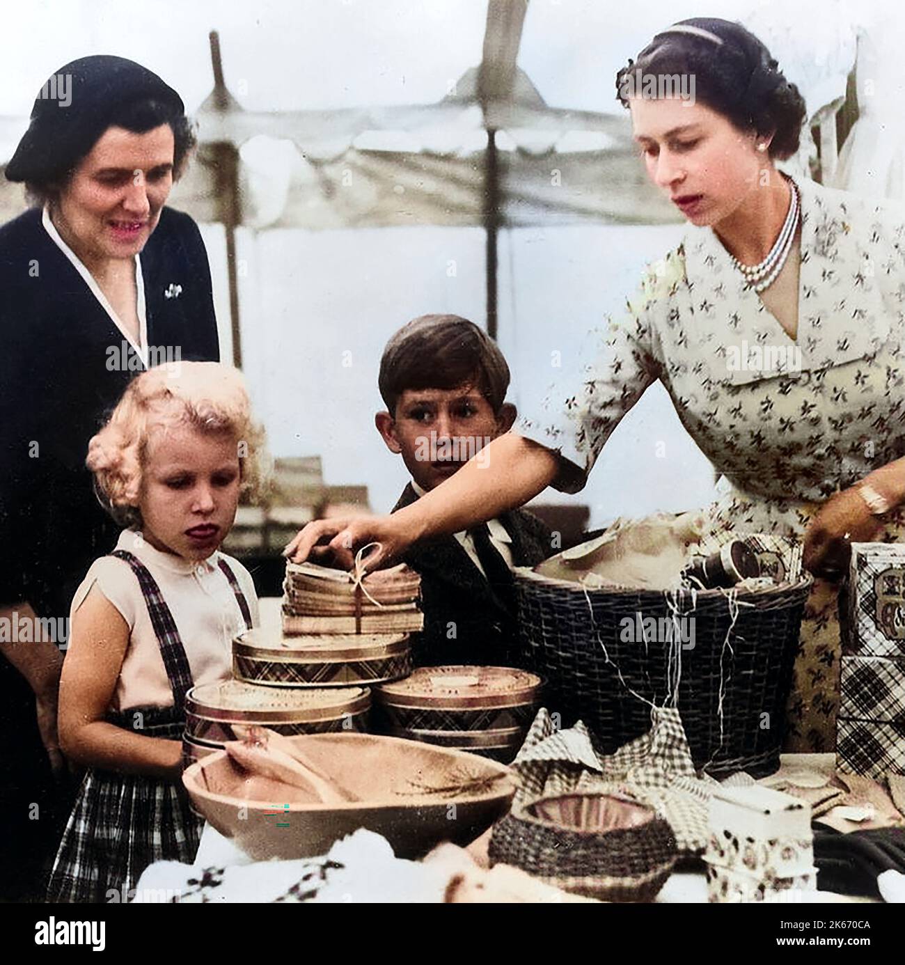 Princess elizabeth with her children hi-res stock photography and ...