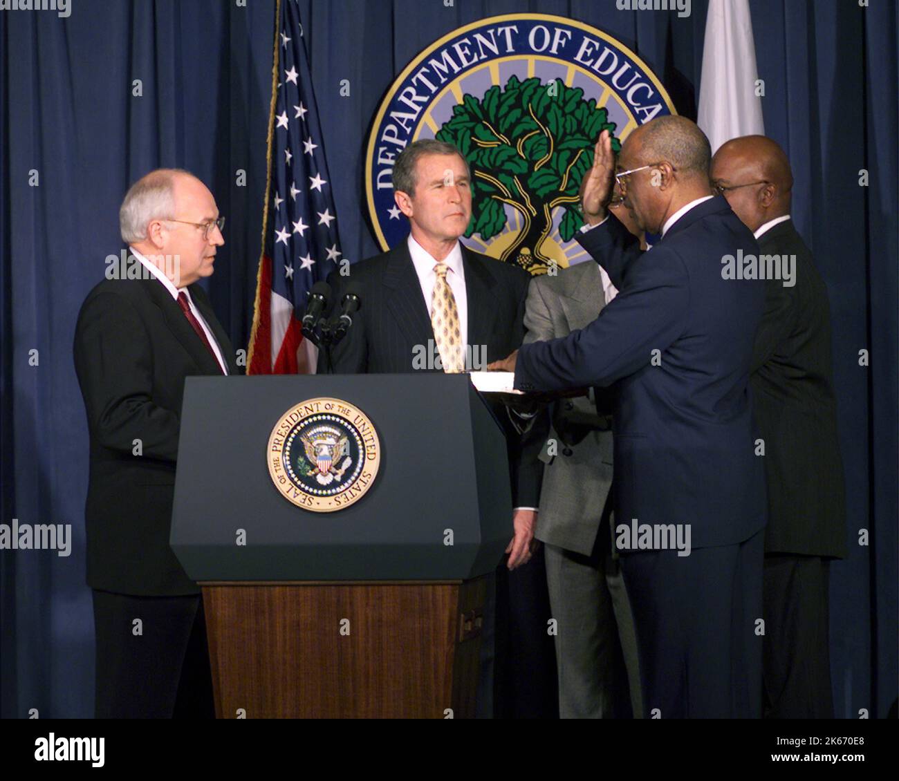 Education secretary rod paige hi-res stock photography and images - Alamy