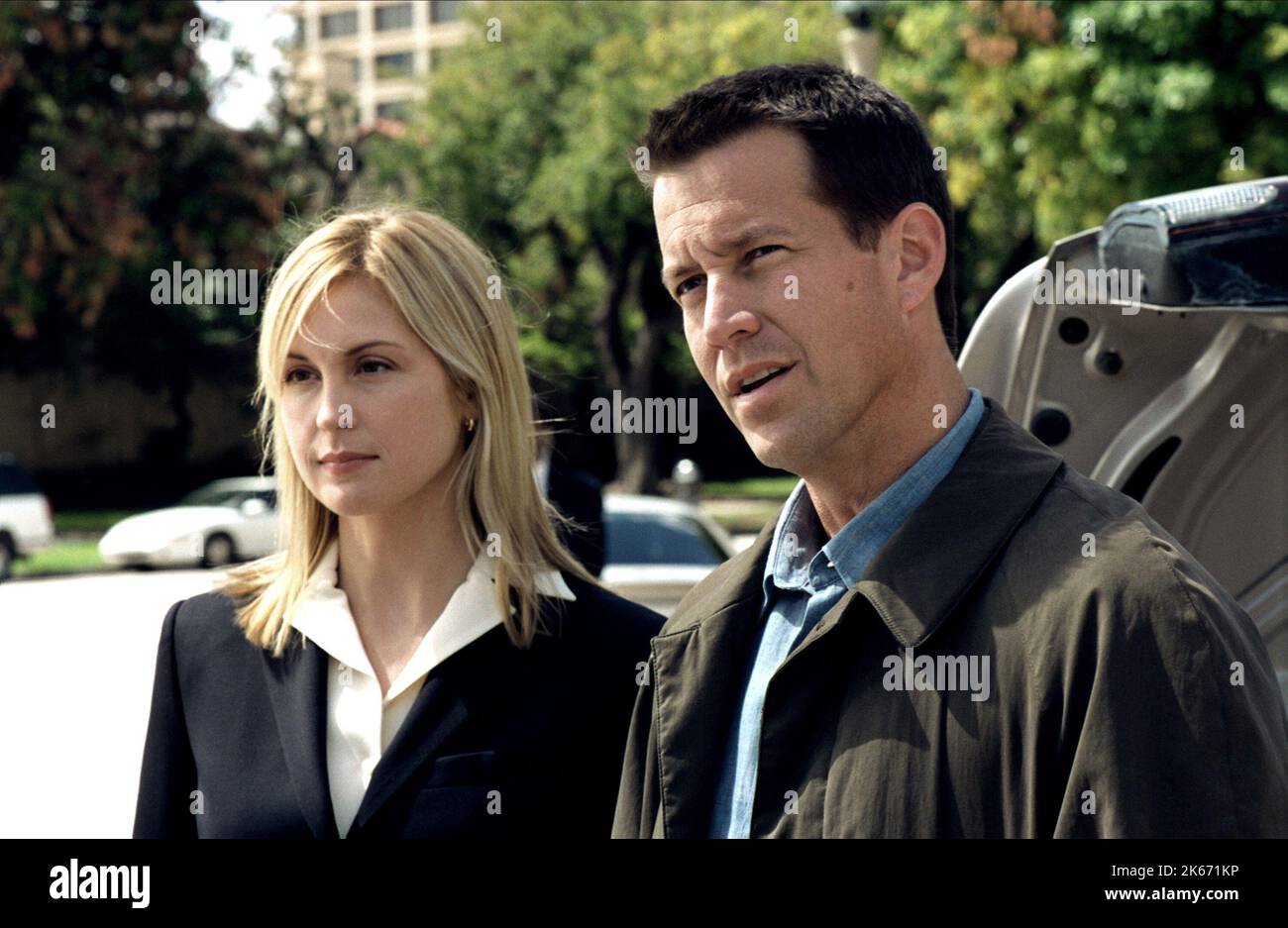 KELLY RUTHERFORD, JAMES DENTON, THREAT MATRIX, 2003 Stock Photo - Alamy