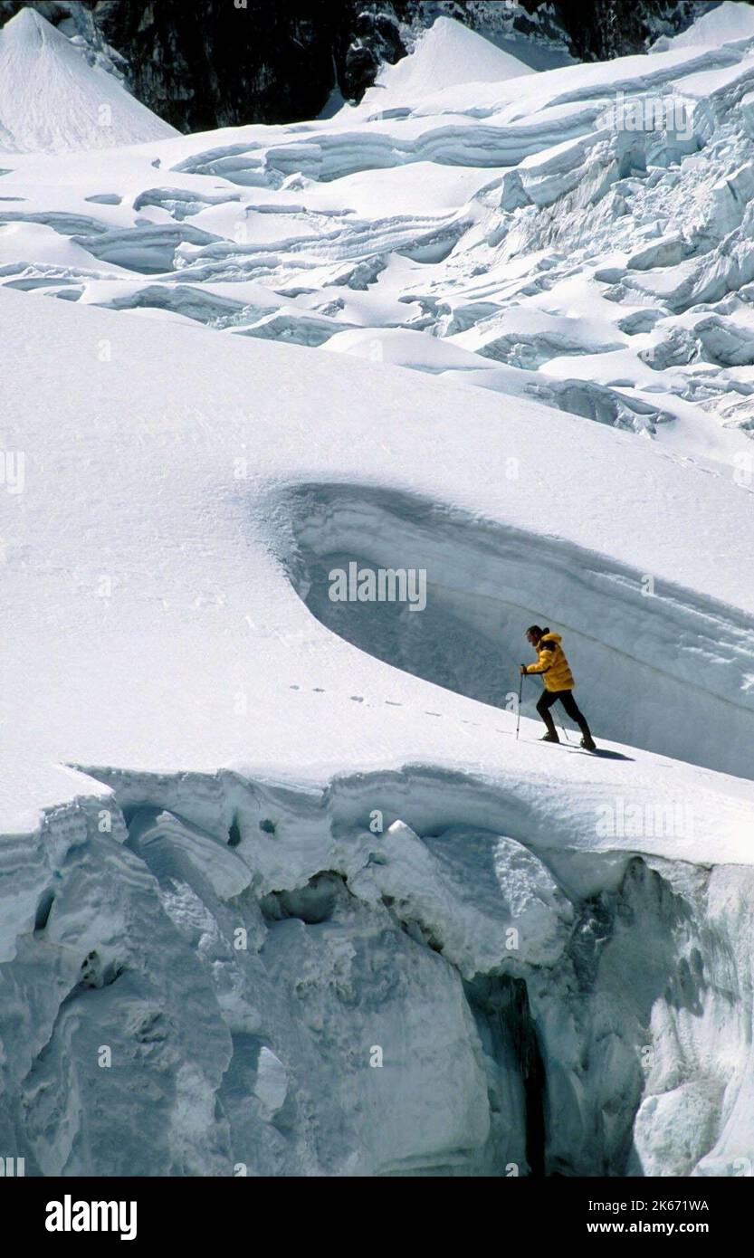 JOE SIMPSON, TOUCHING THE VOID, 2003 Stock Photo - Alamy