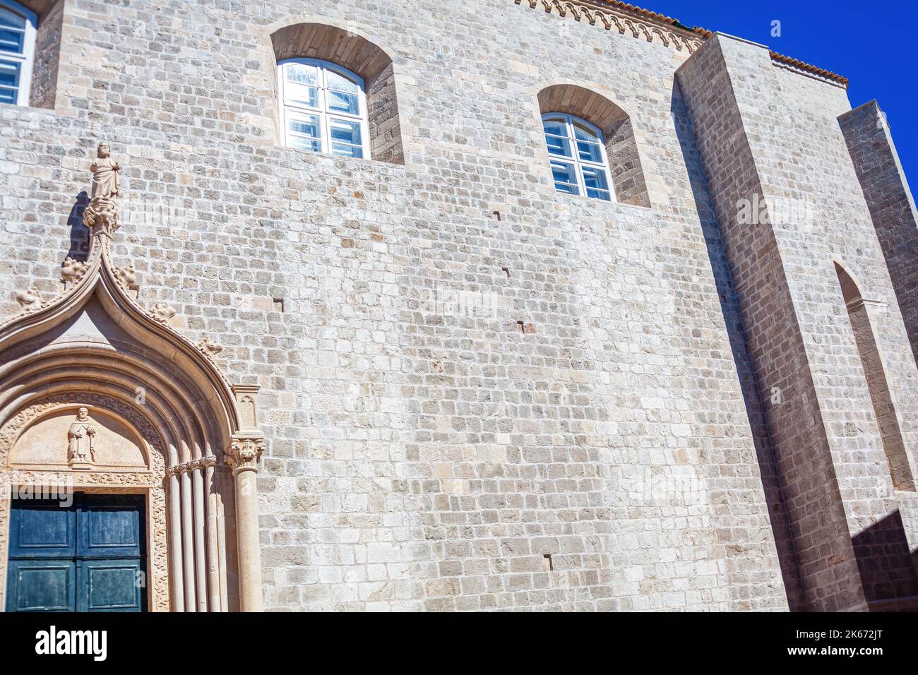 Gothic side entrance portal hi-res stock photography and images - Alamy