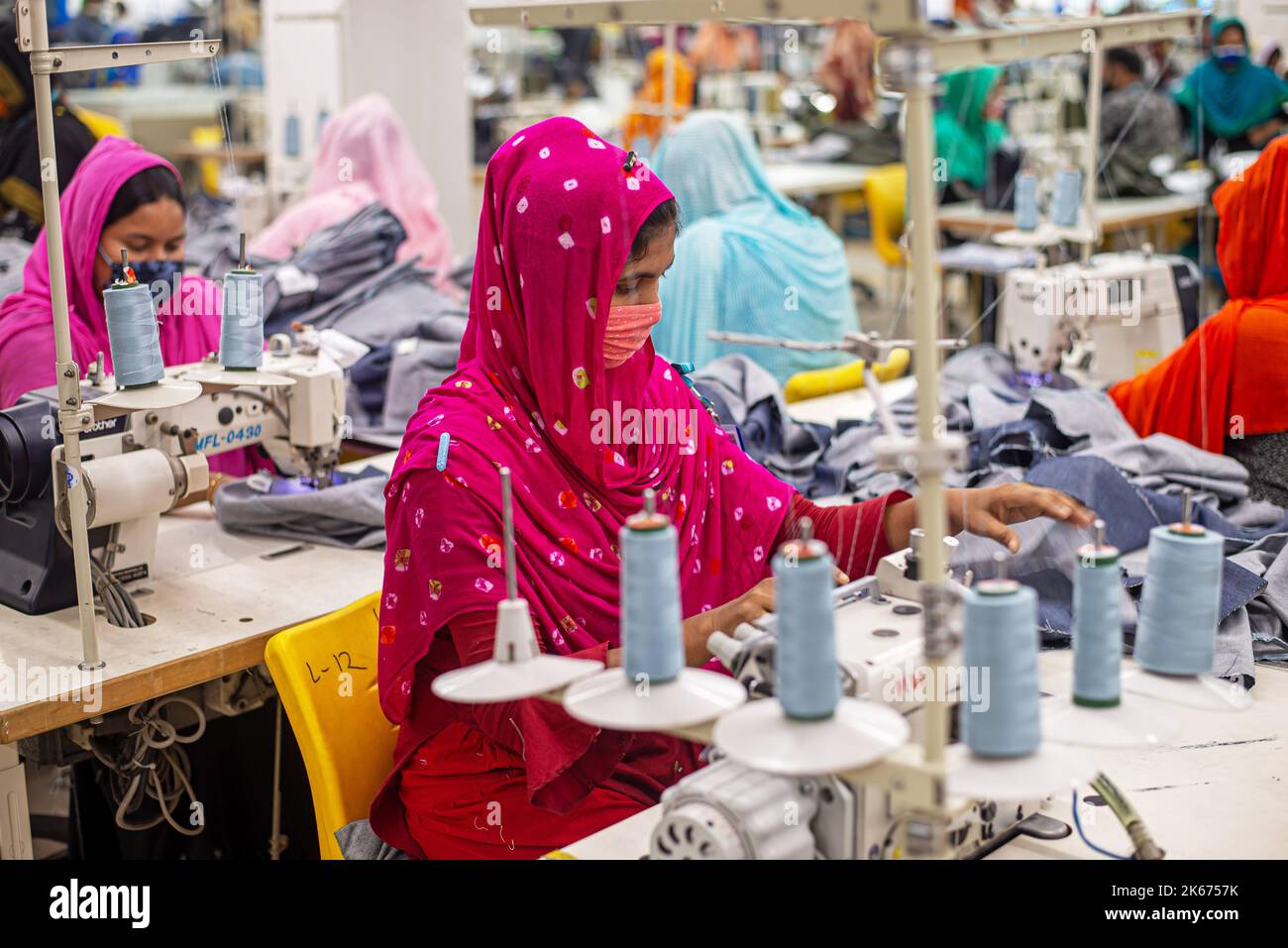 Garment factory worker southeast asia hi-res stock photography and images - Alamy