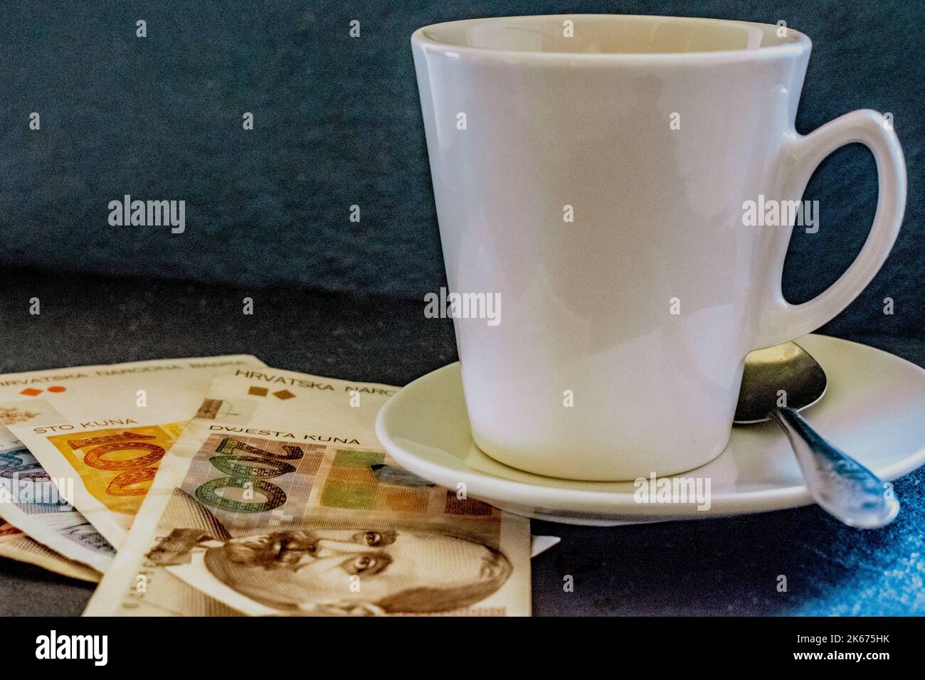 CONCEPT FINANCIAL : TIME TO PAY Stock Photo - Alamy