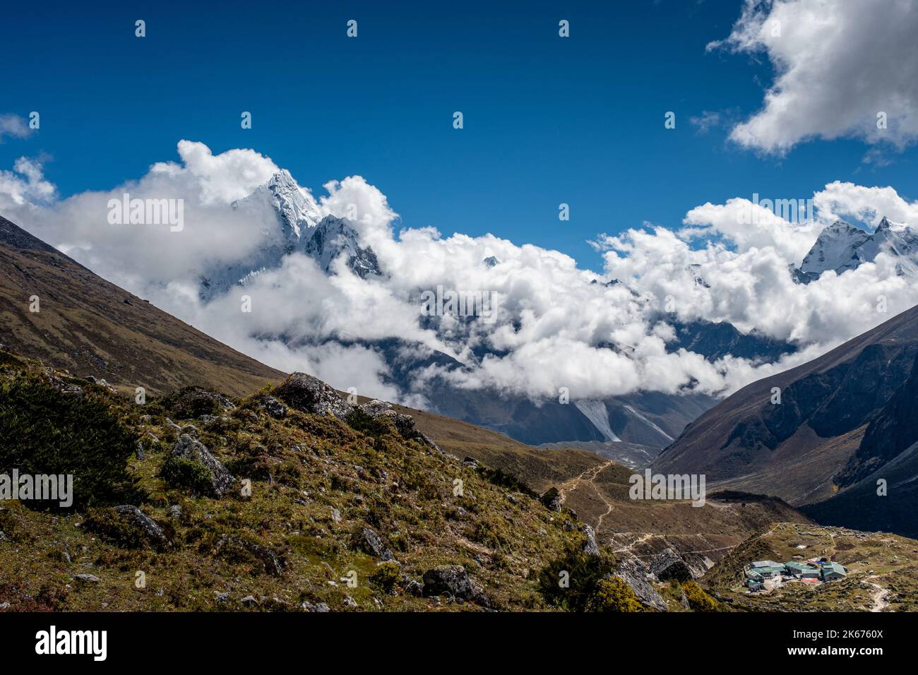 Dramatic landscape of the Himalayas, from the Everest Way, trek to Mt ...