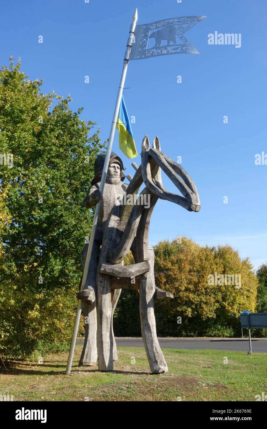 Arrivall wooden sculpture Victor made from green oak depicting mounted ...